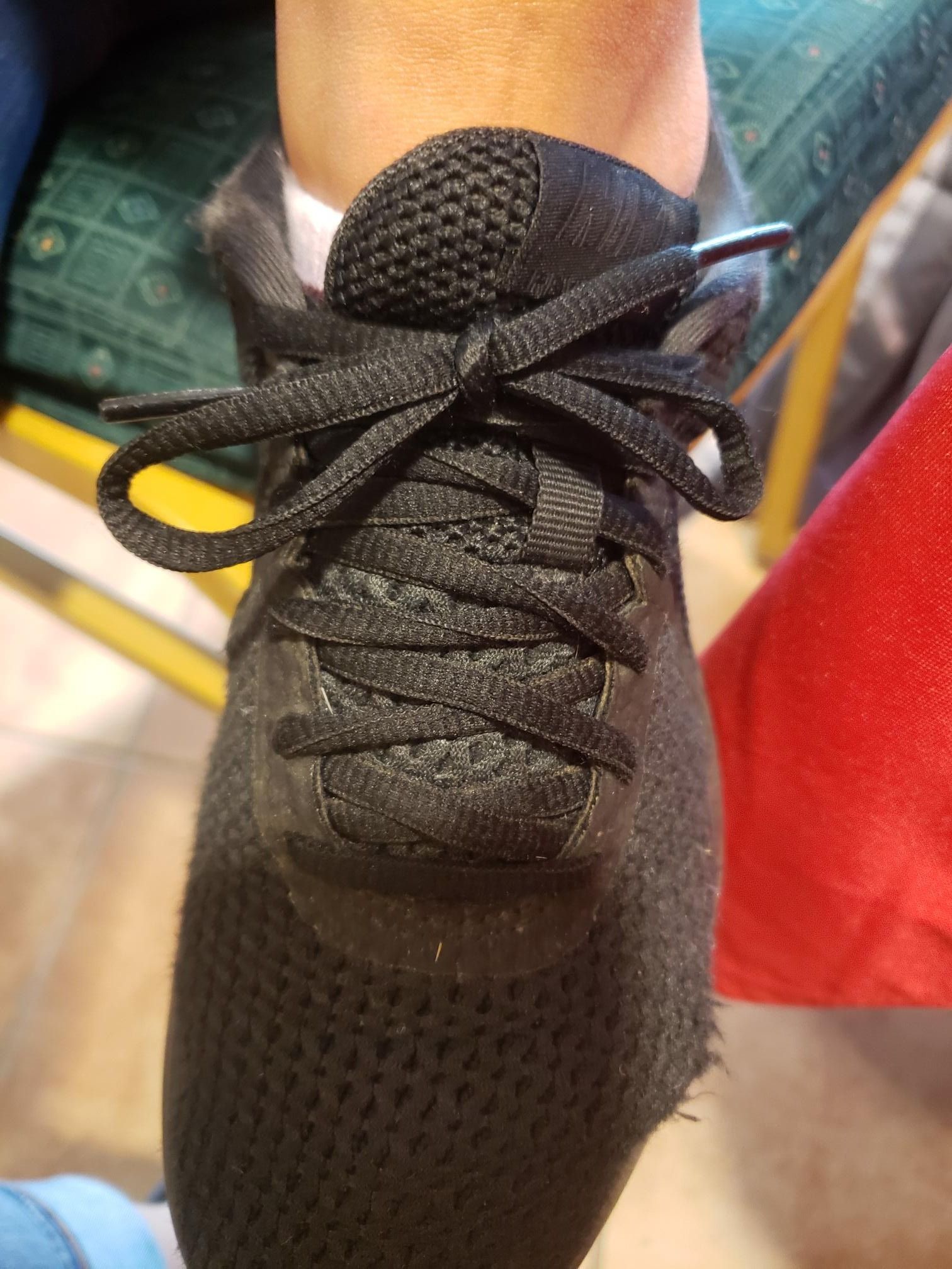 HOW TO TIE YOUR SHOES : 6 Steps - Instructables