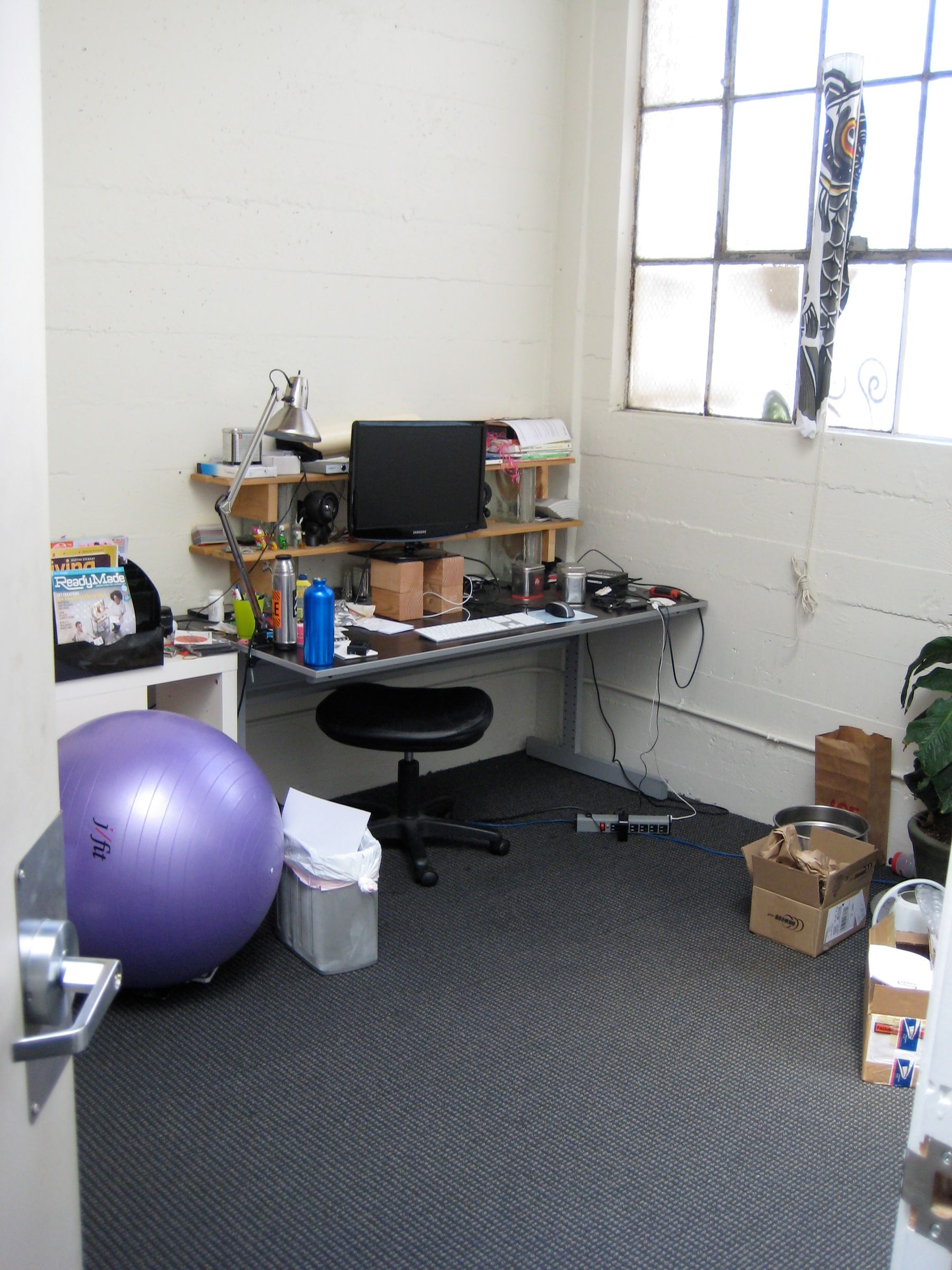 How to Redecorate the Office When Everyone Is Gone : 7 Steps (with ...
