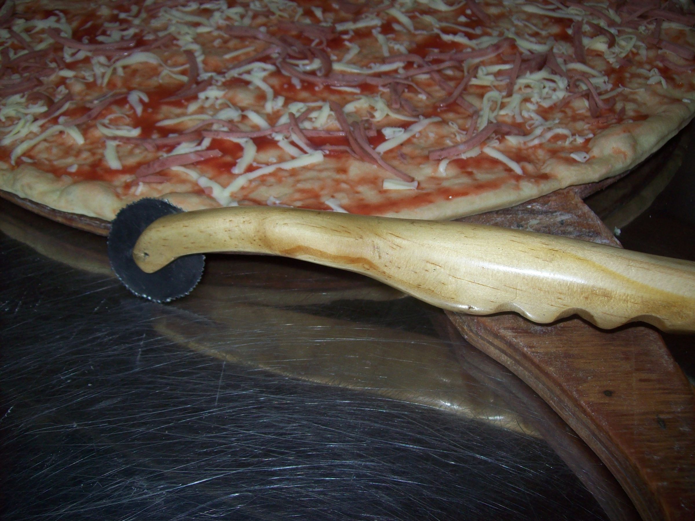 Hand Carved Pizza Wheel. Cortador De Pizza Tallado. : 4 Steps (with ...