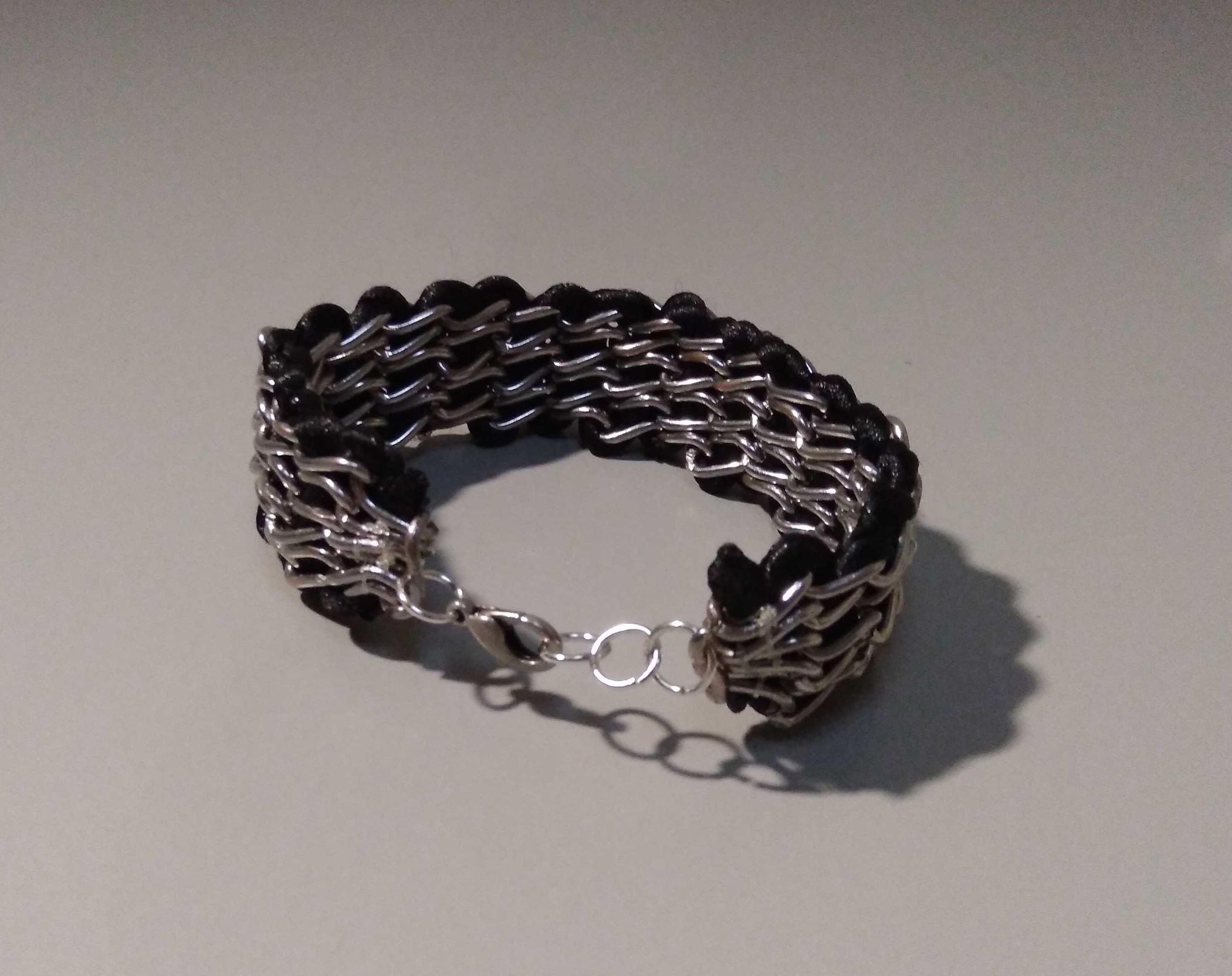Chain and Intertwined Thread Bracelet : 6 Steps - Instructables