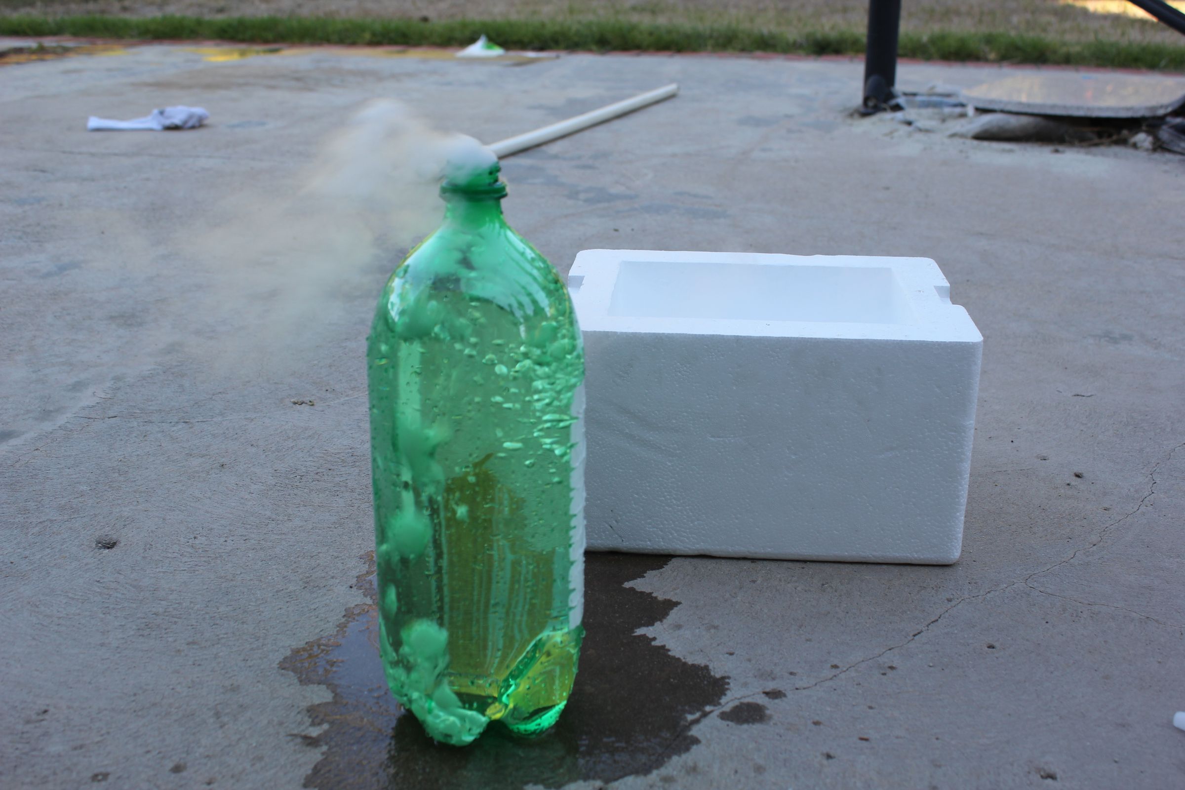 How to Make a Dry Ice Fountain! : 5 Steps (with Pictures) - Instructables