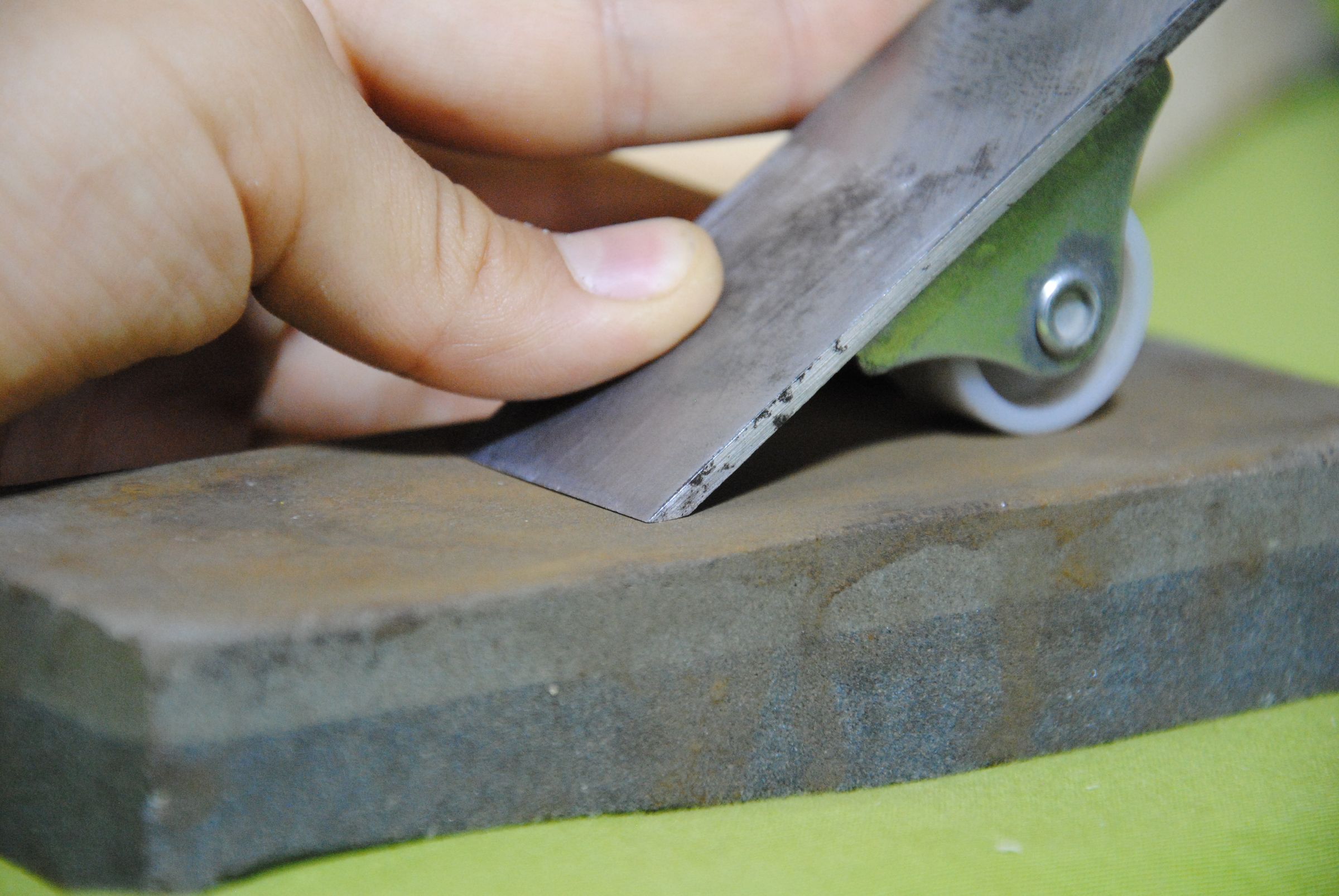 How to Make a Magnetic Honing Guide (For Sharpening Chisels & Hand ...