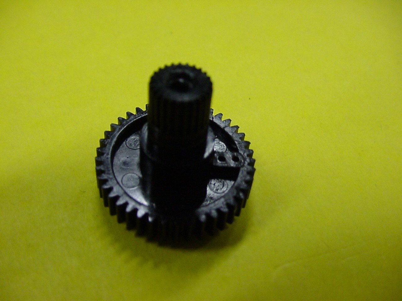 How to Modify a Servo Motor for Continuous Rotation ( One Motor Walker ...