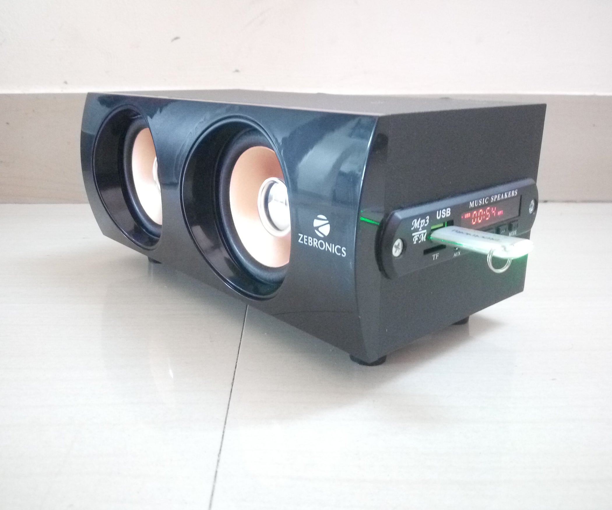 Portable Multimedia Speakers V2 : 7 Steps (with Pictures) - Instructables