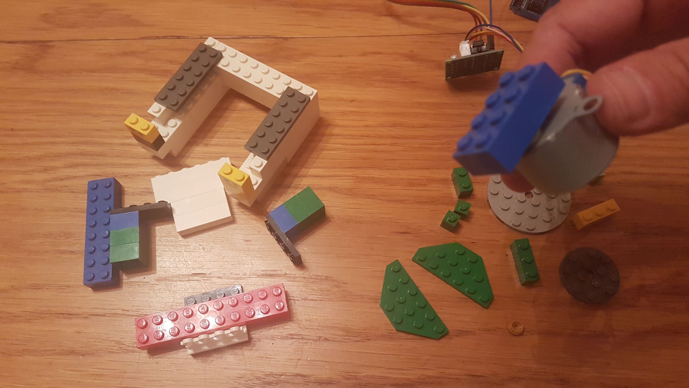 Fish Feeder for 3 Days With LEGO, Arduino and a 28BYJ-48 Stepper Motor ...