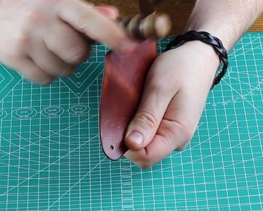 Crafting Leather Coin Wallet | DIY Leatherworking Tutorial : 8 Steps (with Pictures) - Instructables