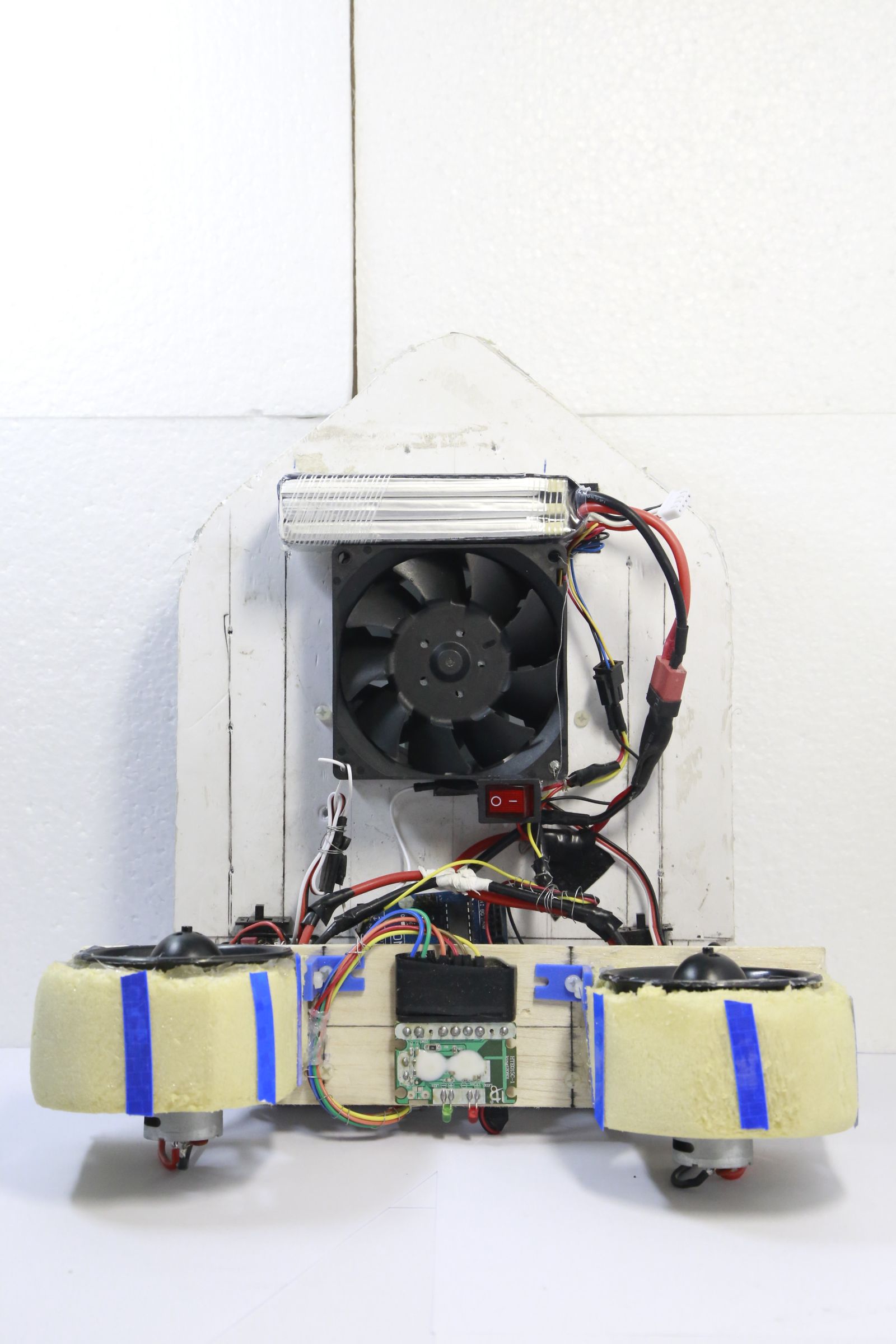 Remote-controlled Hovercraft. by AnTiProcrastination : 7 Steps - Instructables