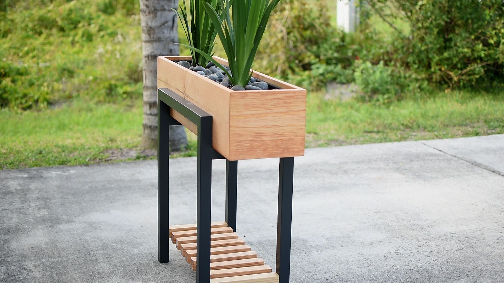 HOW TO MAKE a RAISED PLANTER BOX : 6 Steps (with Pictures) - Instructables