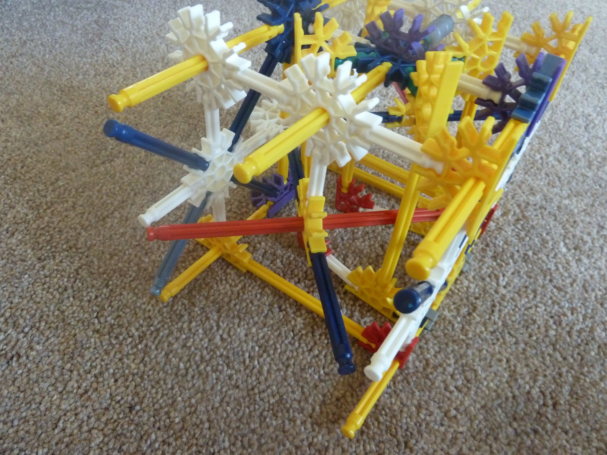 K'nex Table : 9 Steps - Instructables