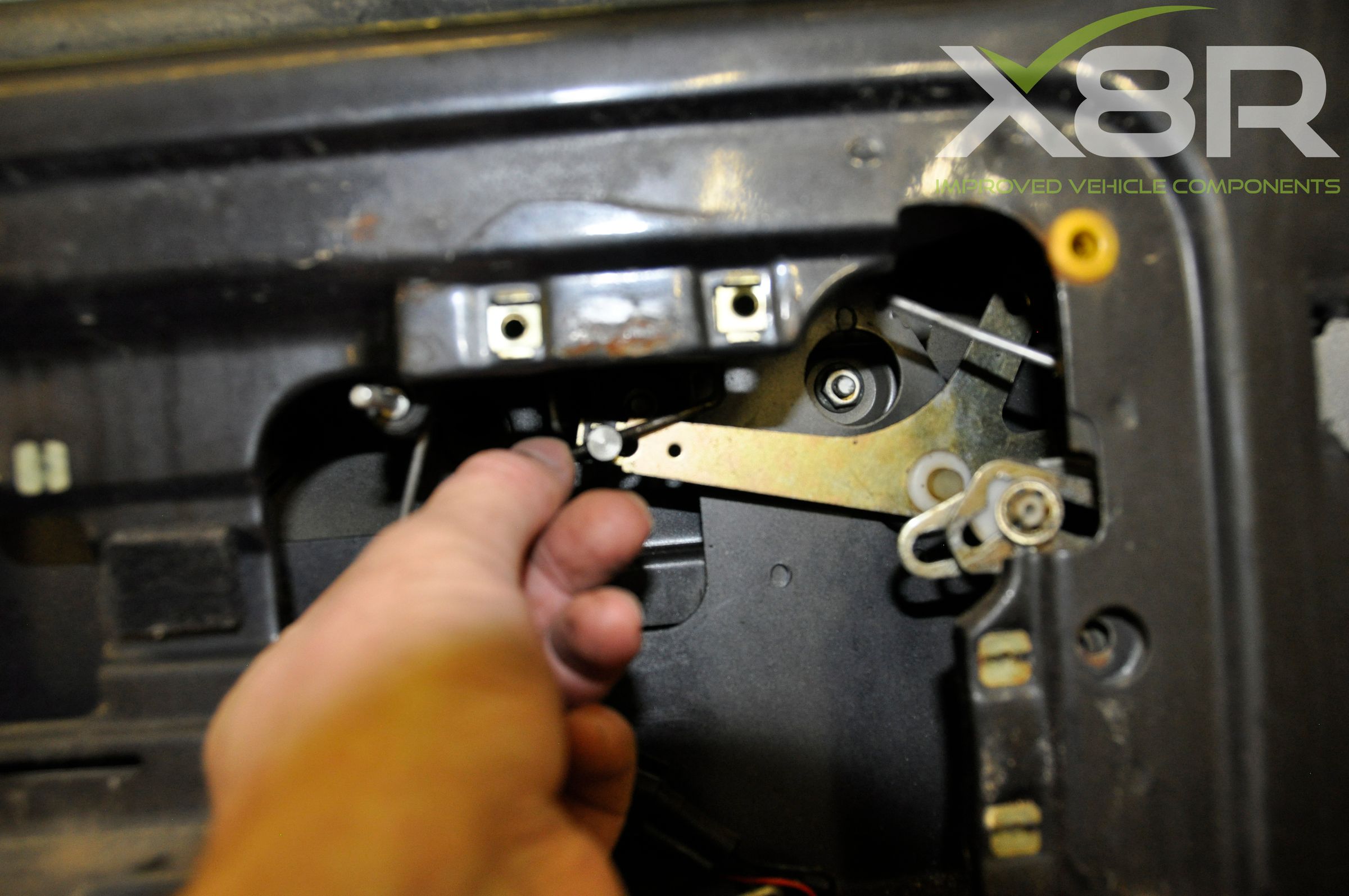 Fitting Our Replacement Door Lock Springs Land Rover Discovery 1 Range ...