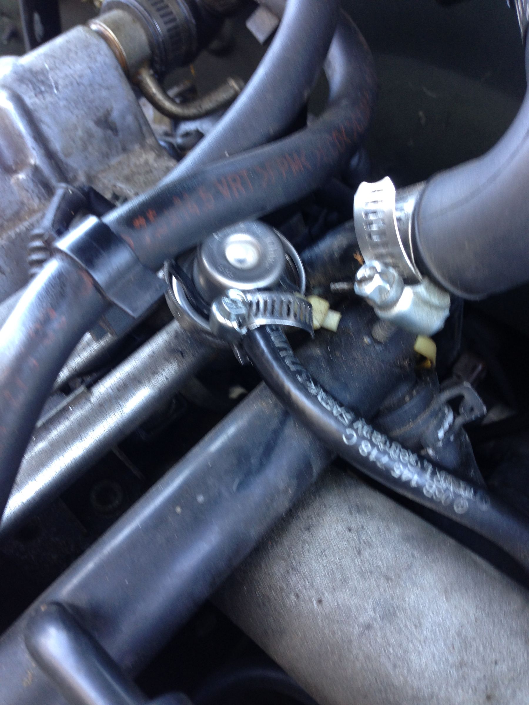 2004 VW Passat Fuel Pressure Regulator Replacement : 7 Steps ...