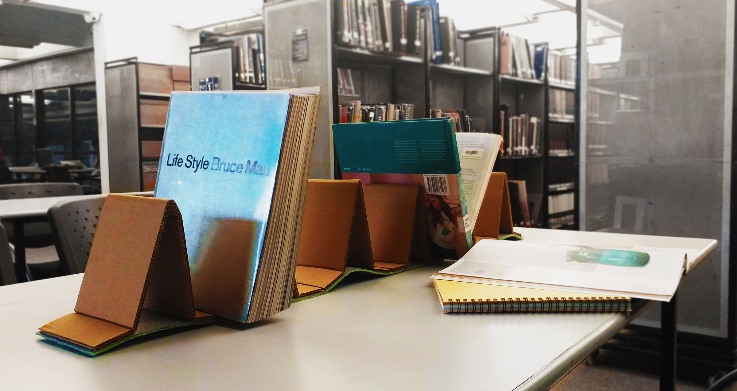 Cardboard Book Stand : 8 Steps (with Pictures) - Instructables