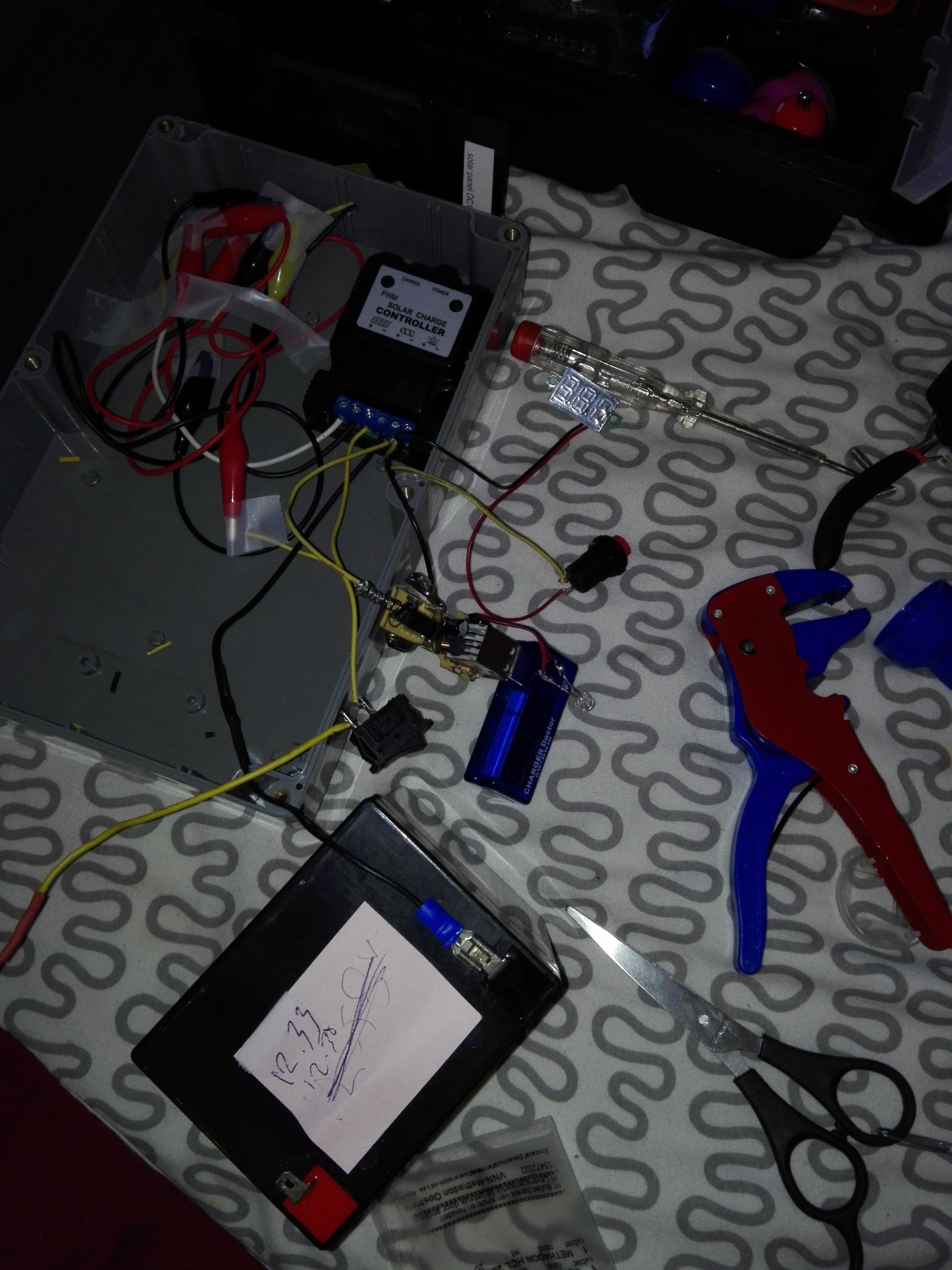 Easy 5 Minutes USB Solar Charger/Survival USB Charger : 6 Steps (with ...