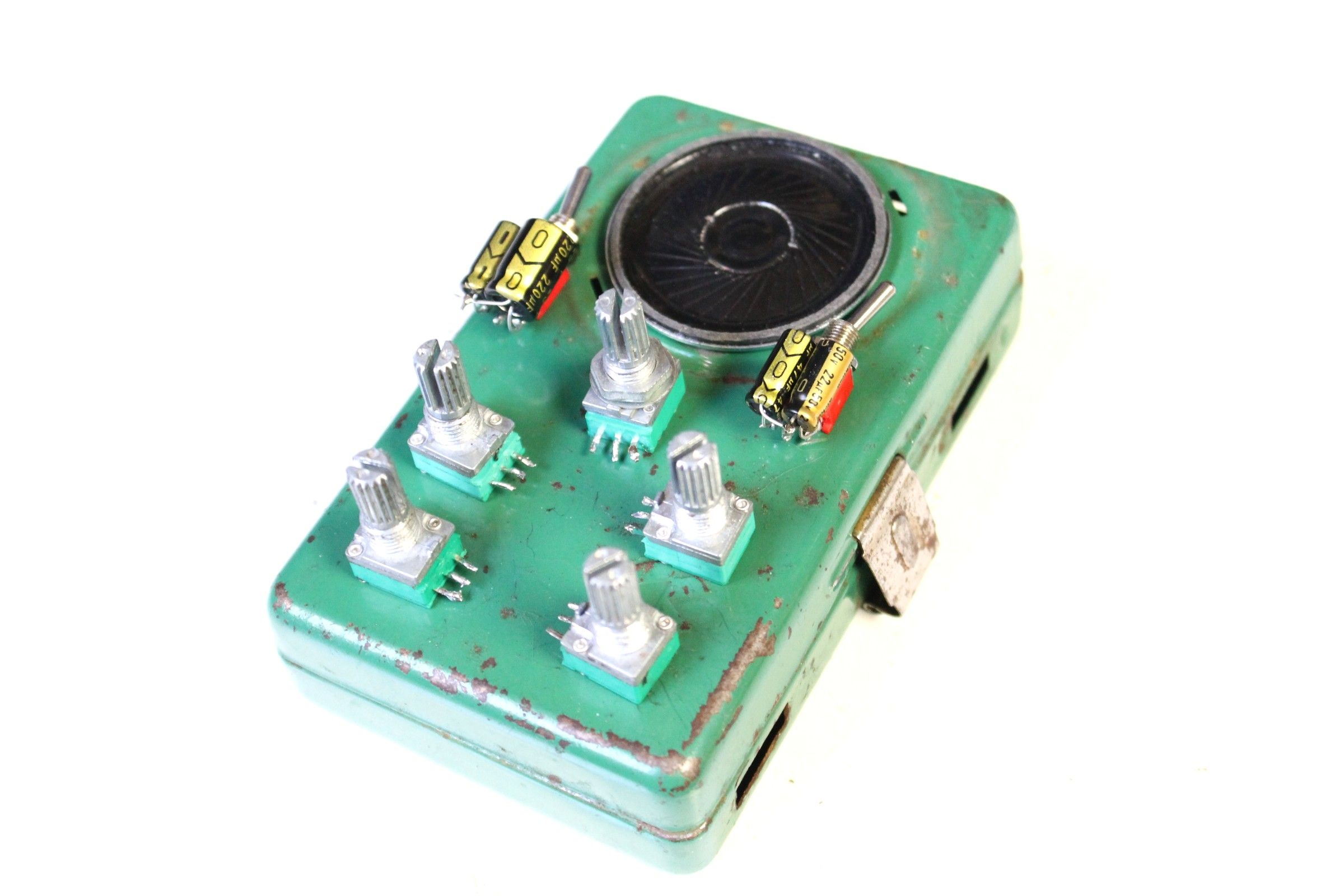 Fizzle Loop Synth V3 (555 Timer) : 11 Steps (with Pictures) - Instructables