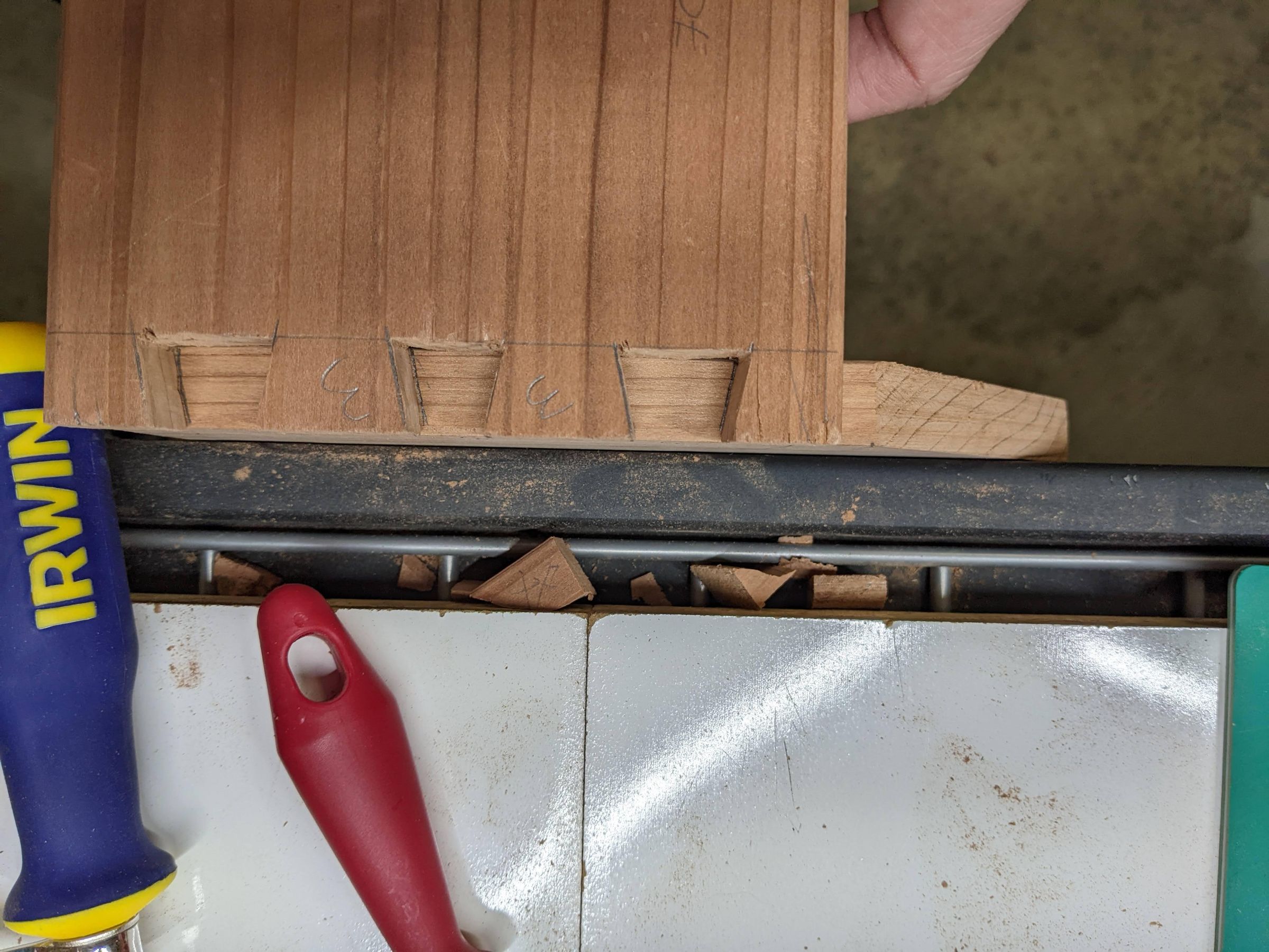 Entire Dovetailed Birdhouse From One Board : 15 Steps (with Pictures ...
