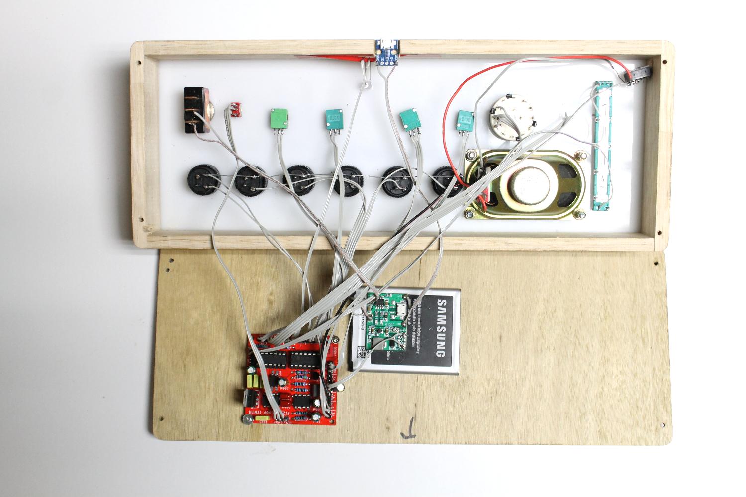 555 Fizzle Loop Synth V4 : 12 Steps (with Pictures) - Instructables