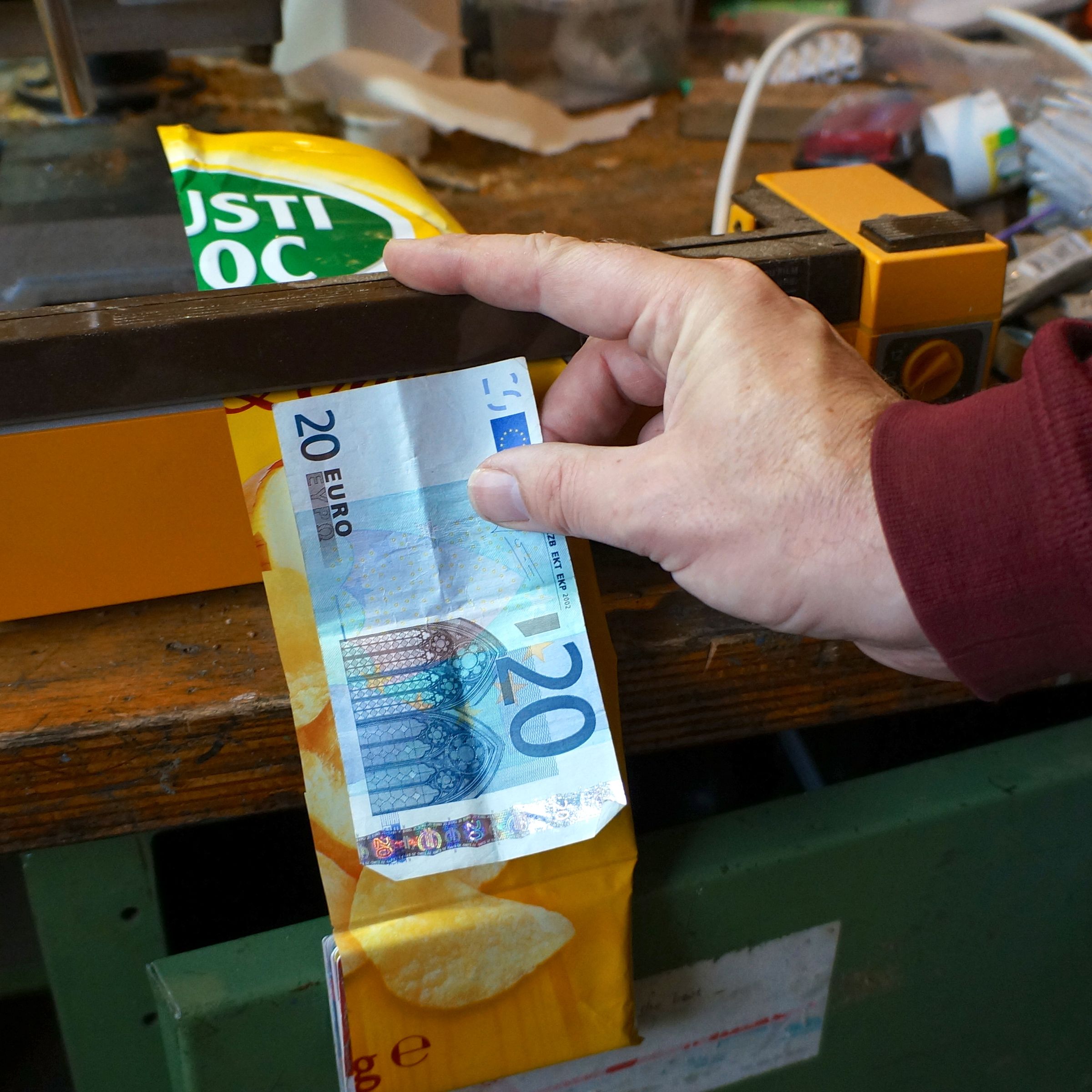 Chips Bag Wallet : 5 Steps (with Pictures) - Instructables