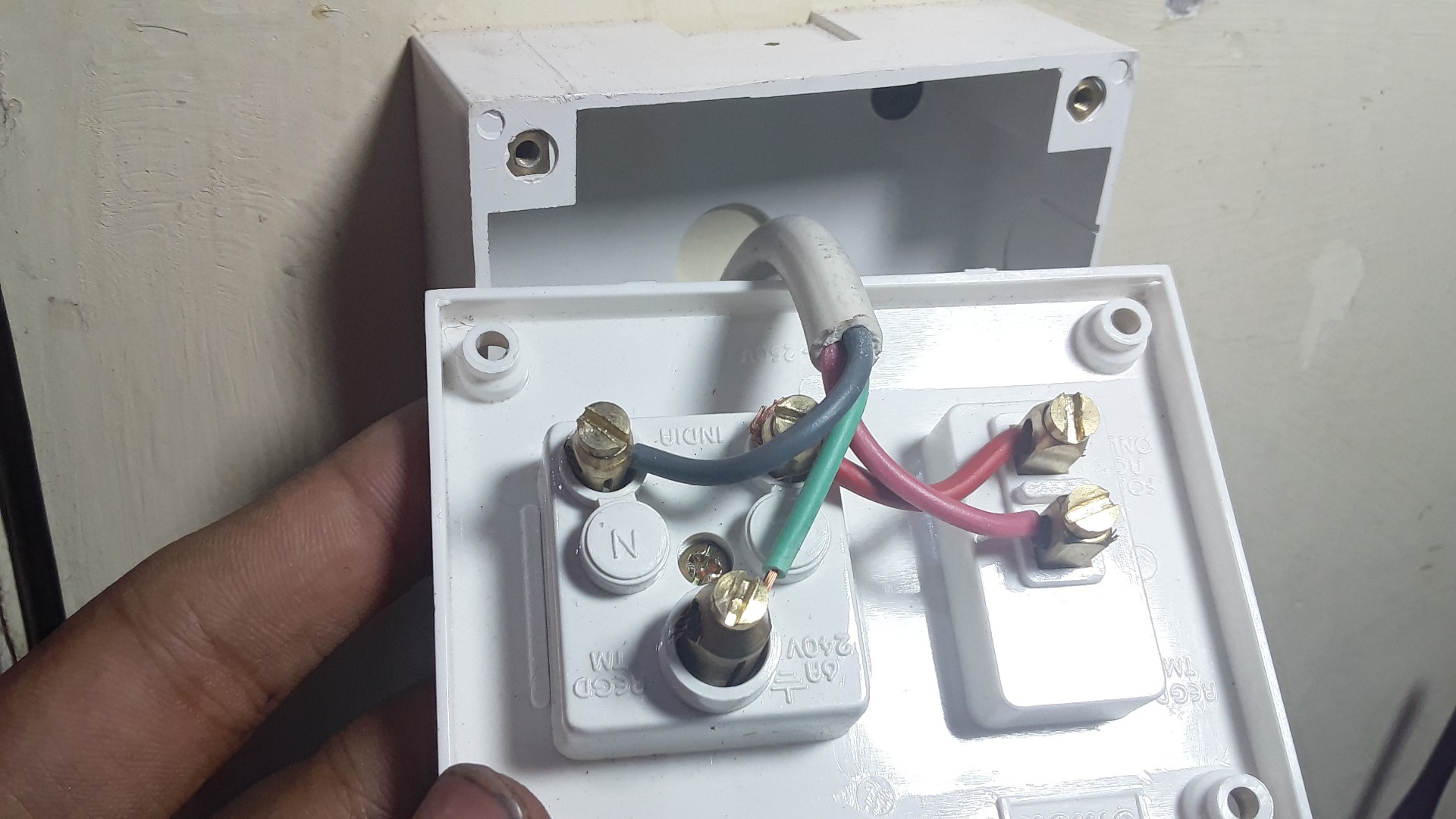 Usb Wall Outlet Hack : 9 Steps (with Pictures) - Instructables