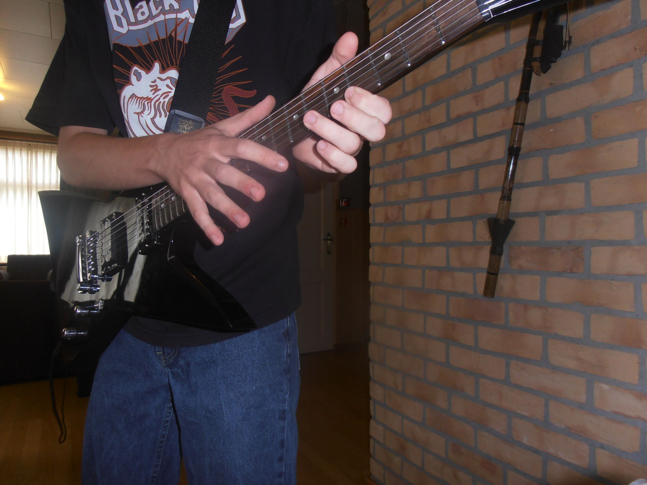 Guitar Technique: Tapping : 3 Steps - Instructables