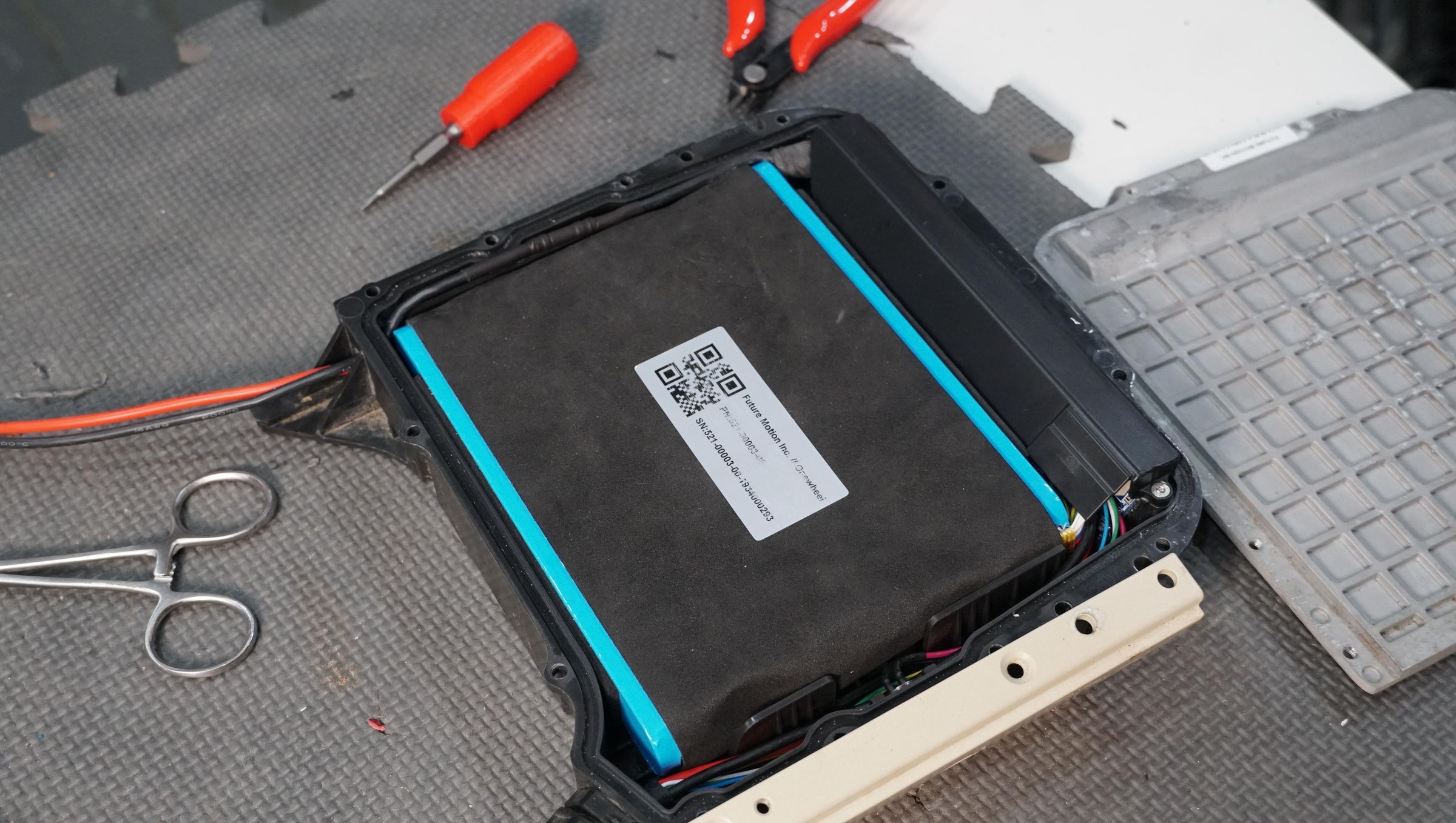 Onewheel Pint Battery Upgrade - Extended Range : 7 Steps (with Pictures ...