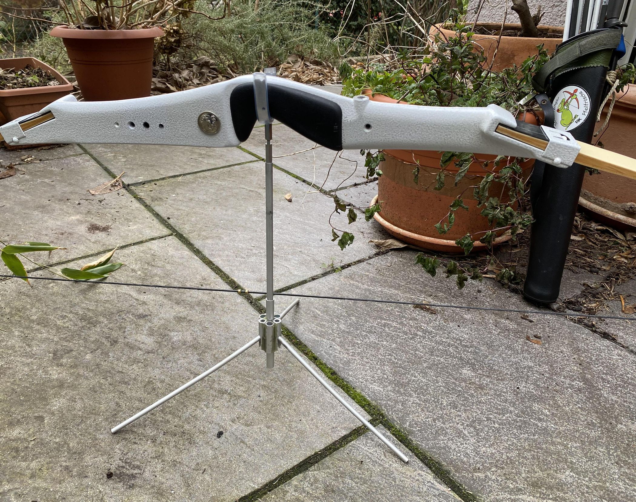 Archery Bow Stand for Recurve and Classical Bows : 4 Steps (with ...