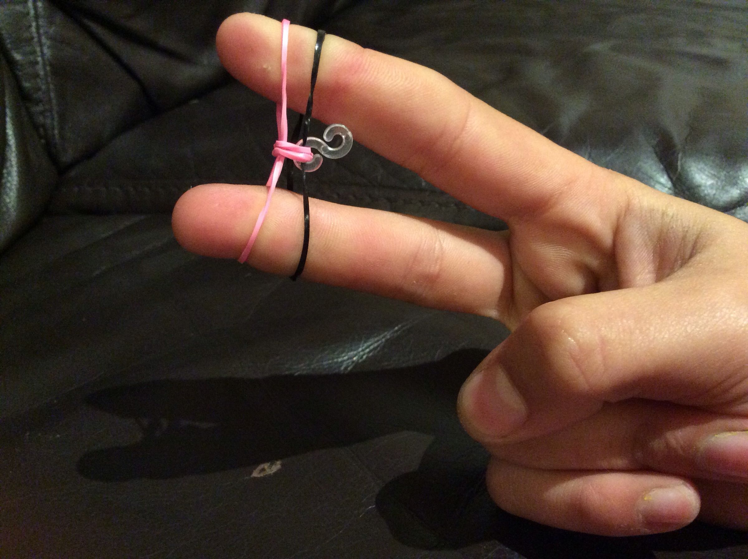 Rainbow Loom Fishtail Bracket : 6 Steps - Instructables