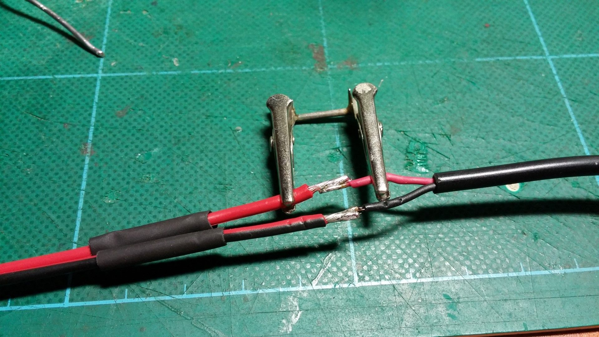 The Easiest Way to Solder Wires Together : 5 Steps - Instructables