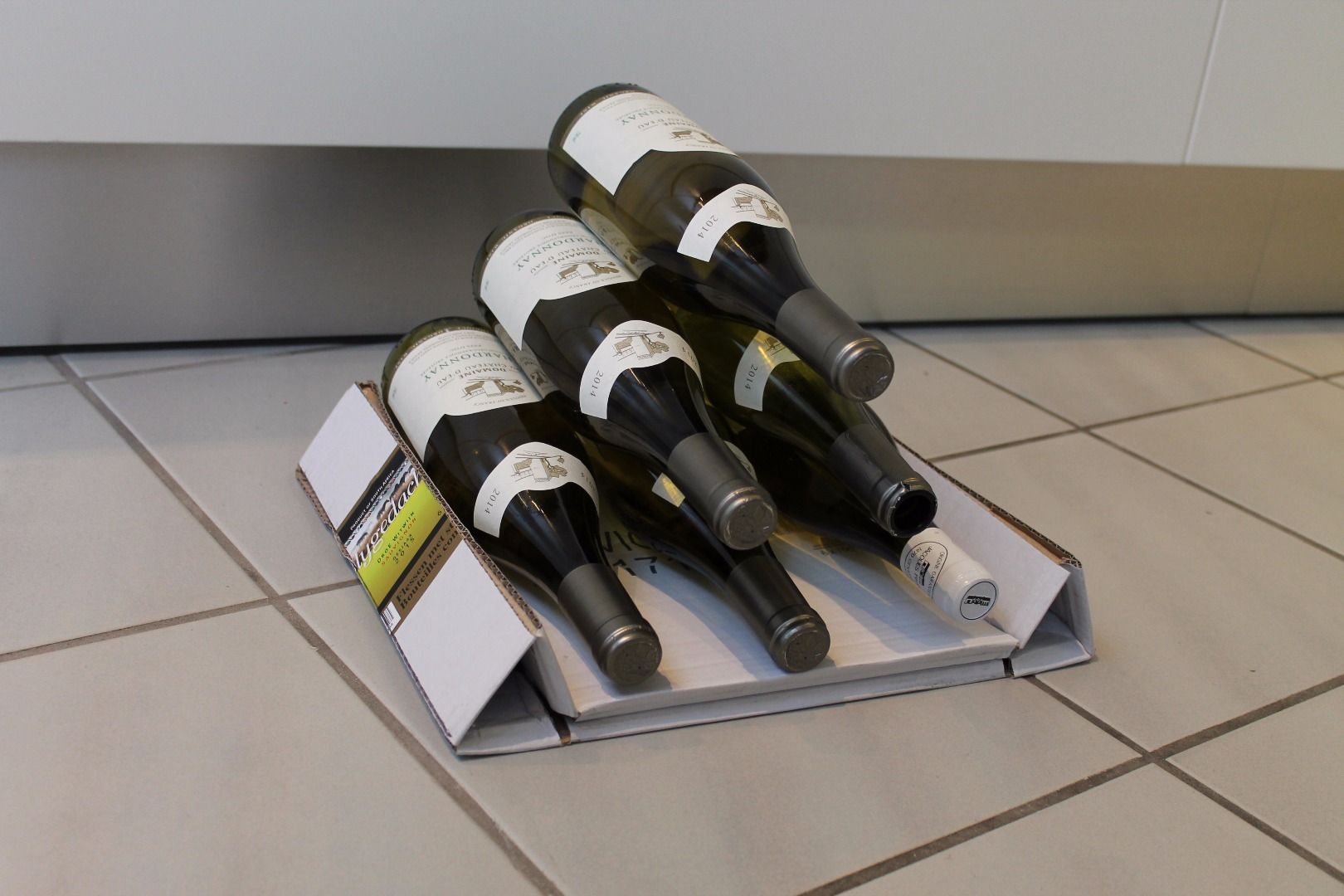 Cardboard Wine Holder : 8 Steps (with Pictures) - Instructables