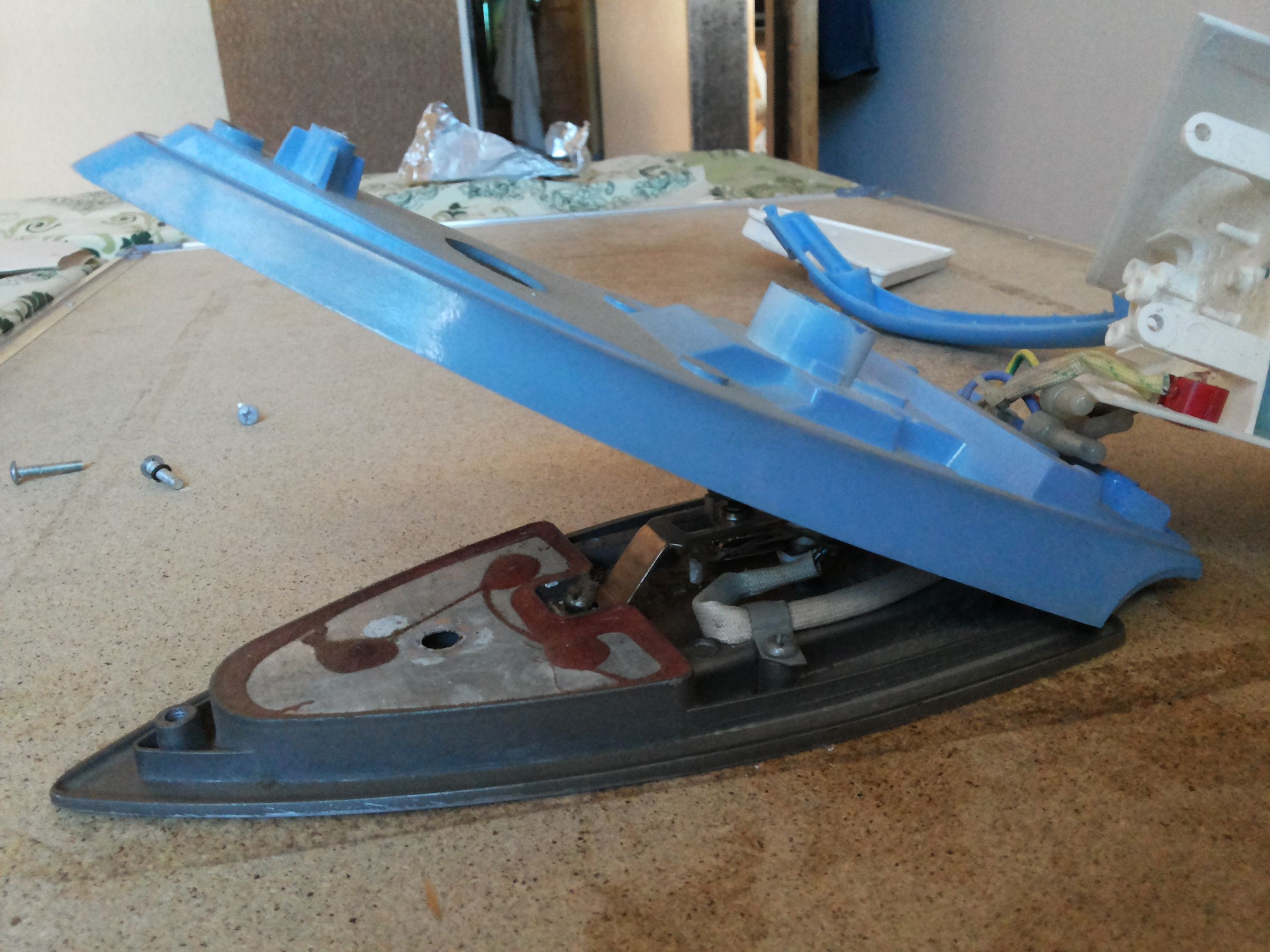 Give Your Old Cloth Iron a New Life : 7 Steps - Instructables