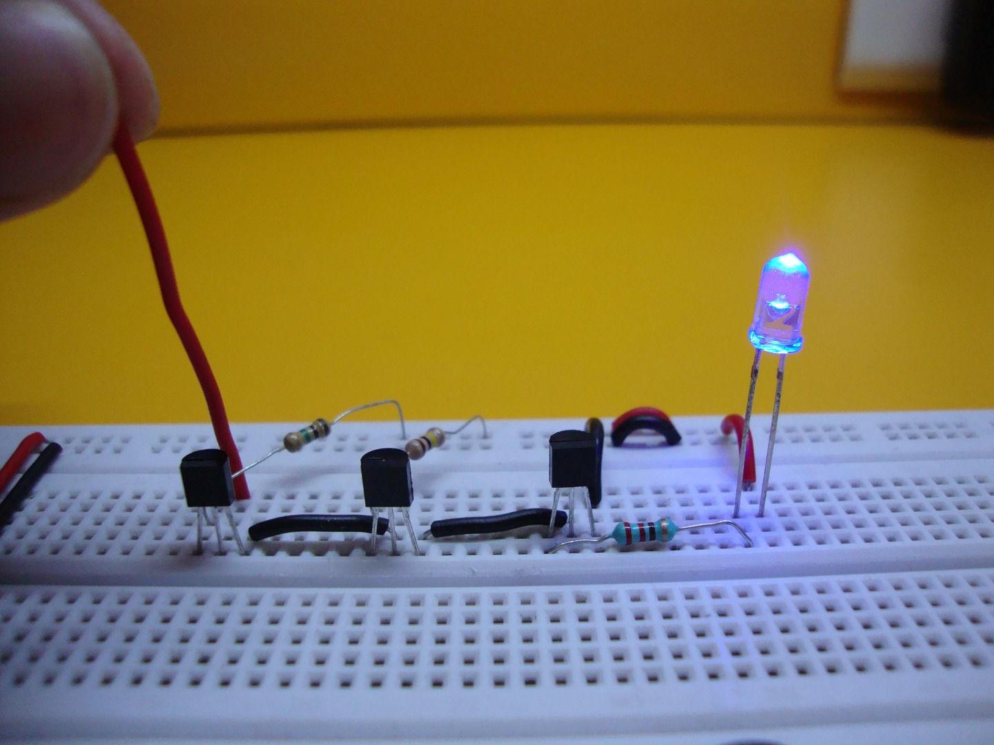 10 Breadboard Projects for Beginners : 17 Steps (with Pictures ...