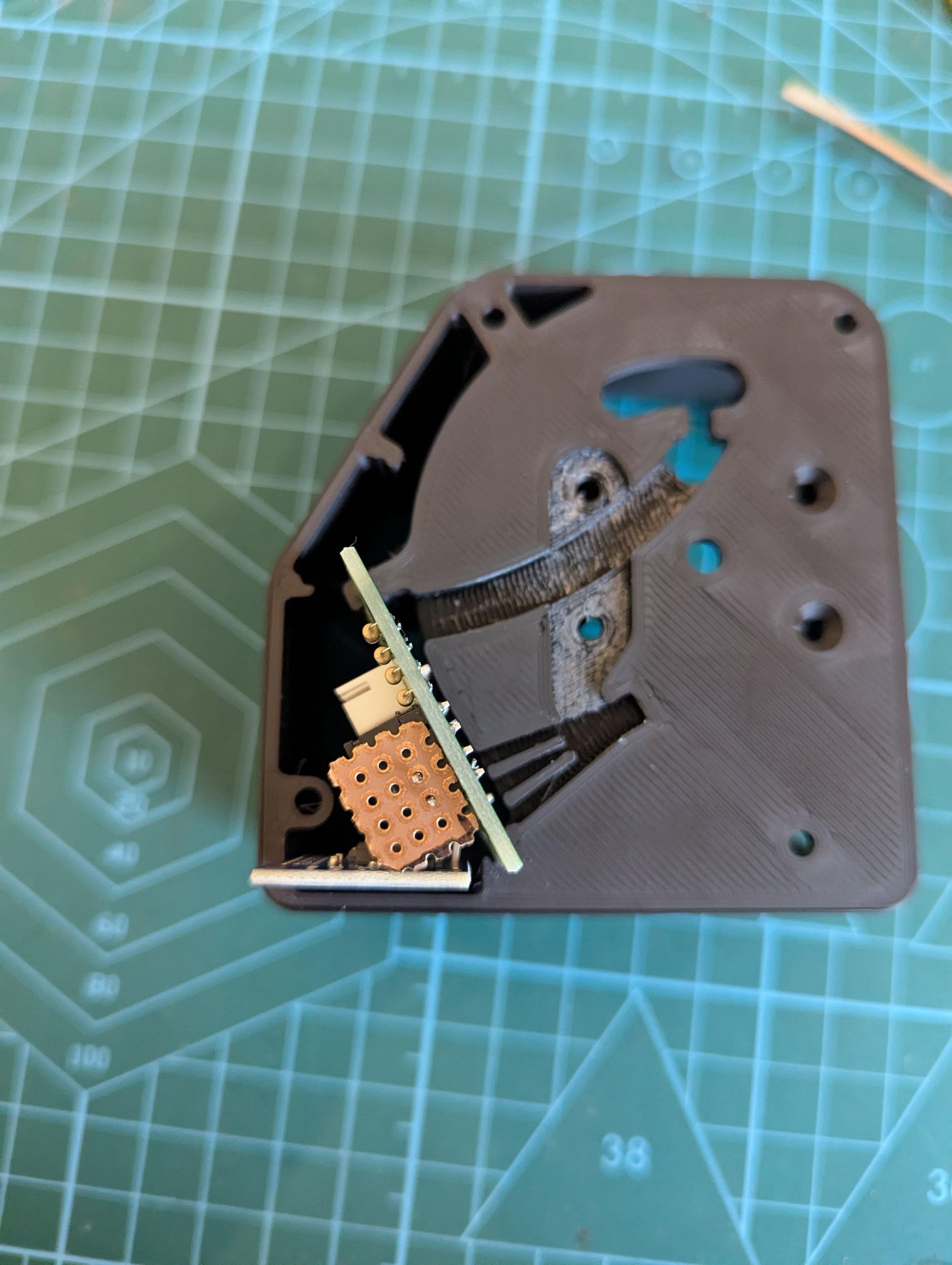 Split Flap Display - (3D Printed, Modular, Compact & Enclosed, With Web ...