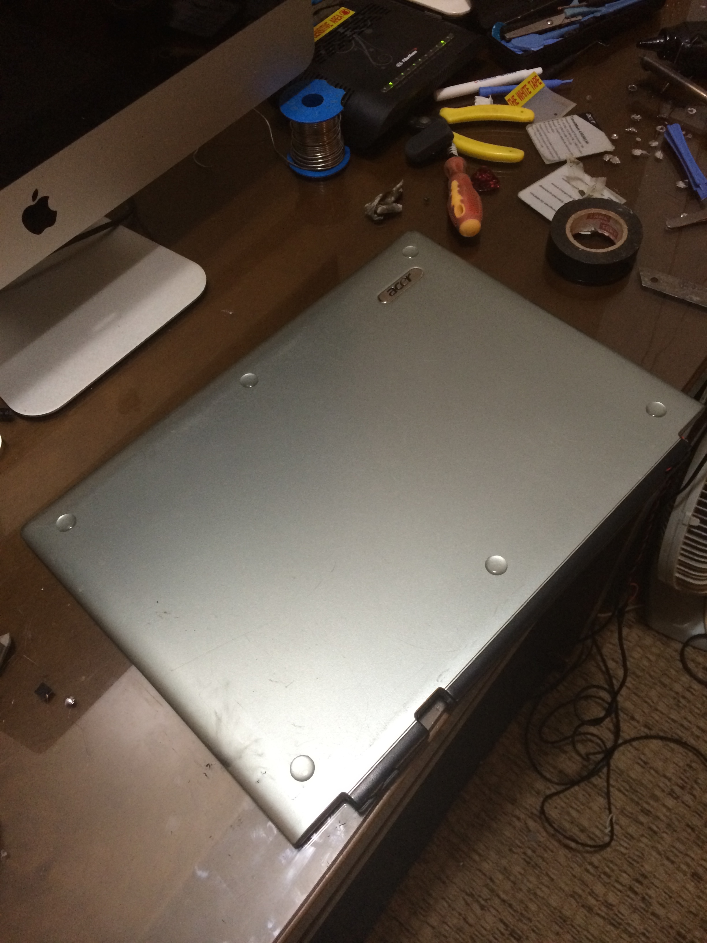 Turn a Broken Laptop Screen Into a Portable Light Table for Drawing ...