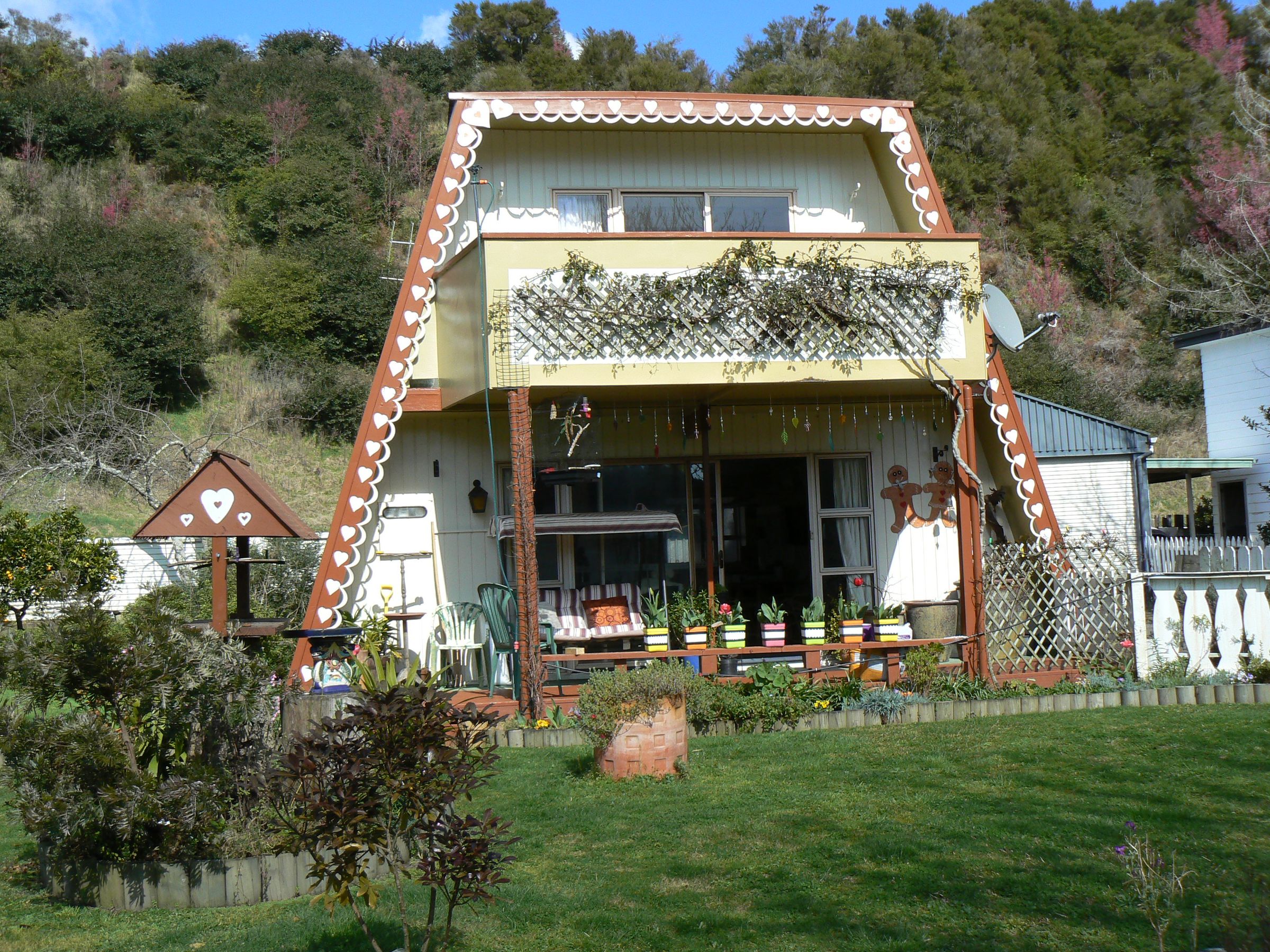 Creating a GINGERBREAD HOUSE From an a Frame. - Instructables