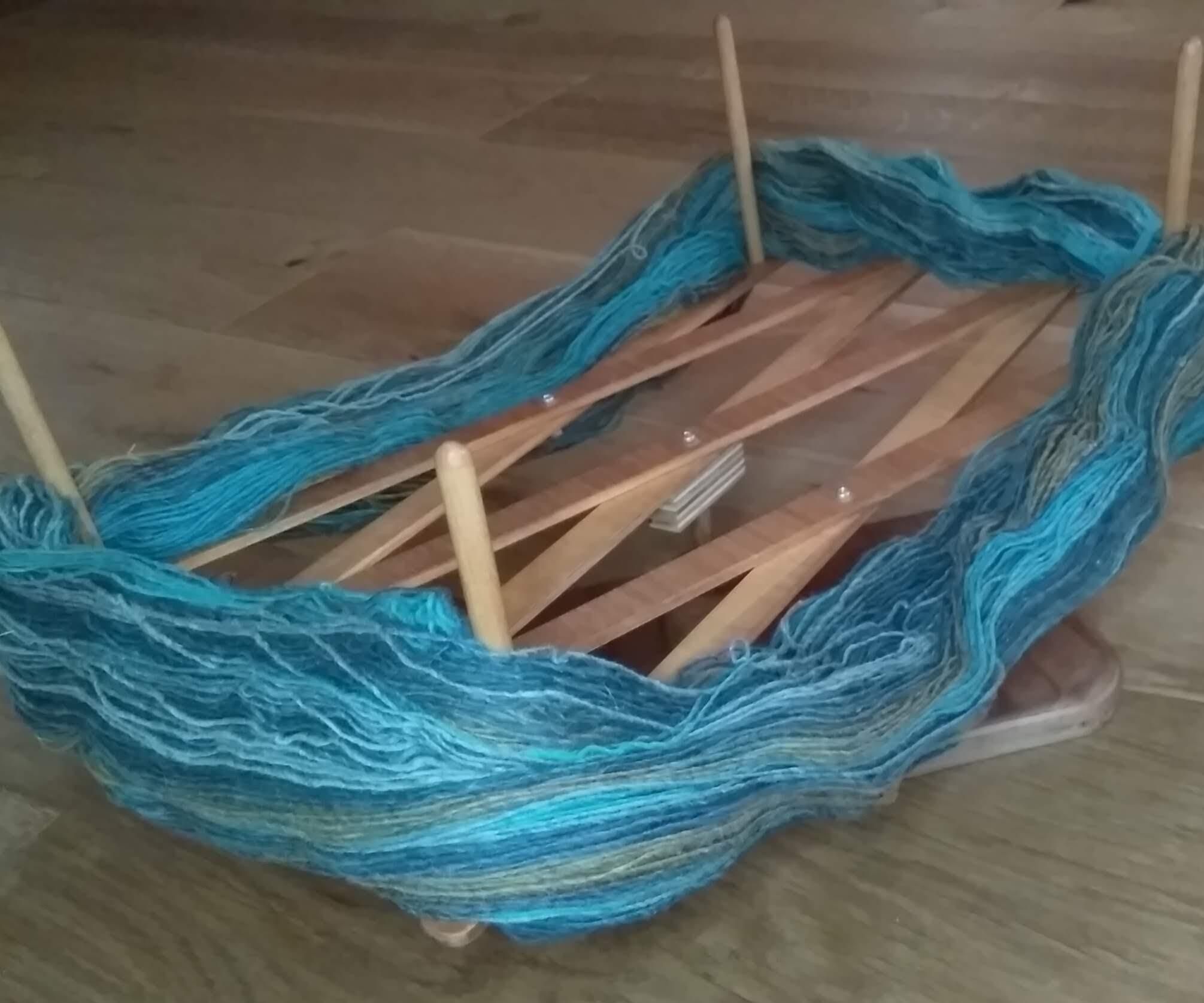 Expanding Yarn Swift : 8 Steps (with Pictures) - Instructables