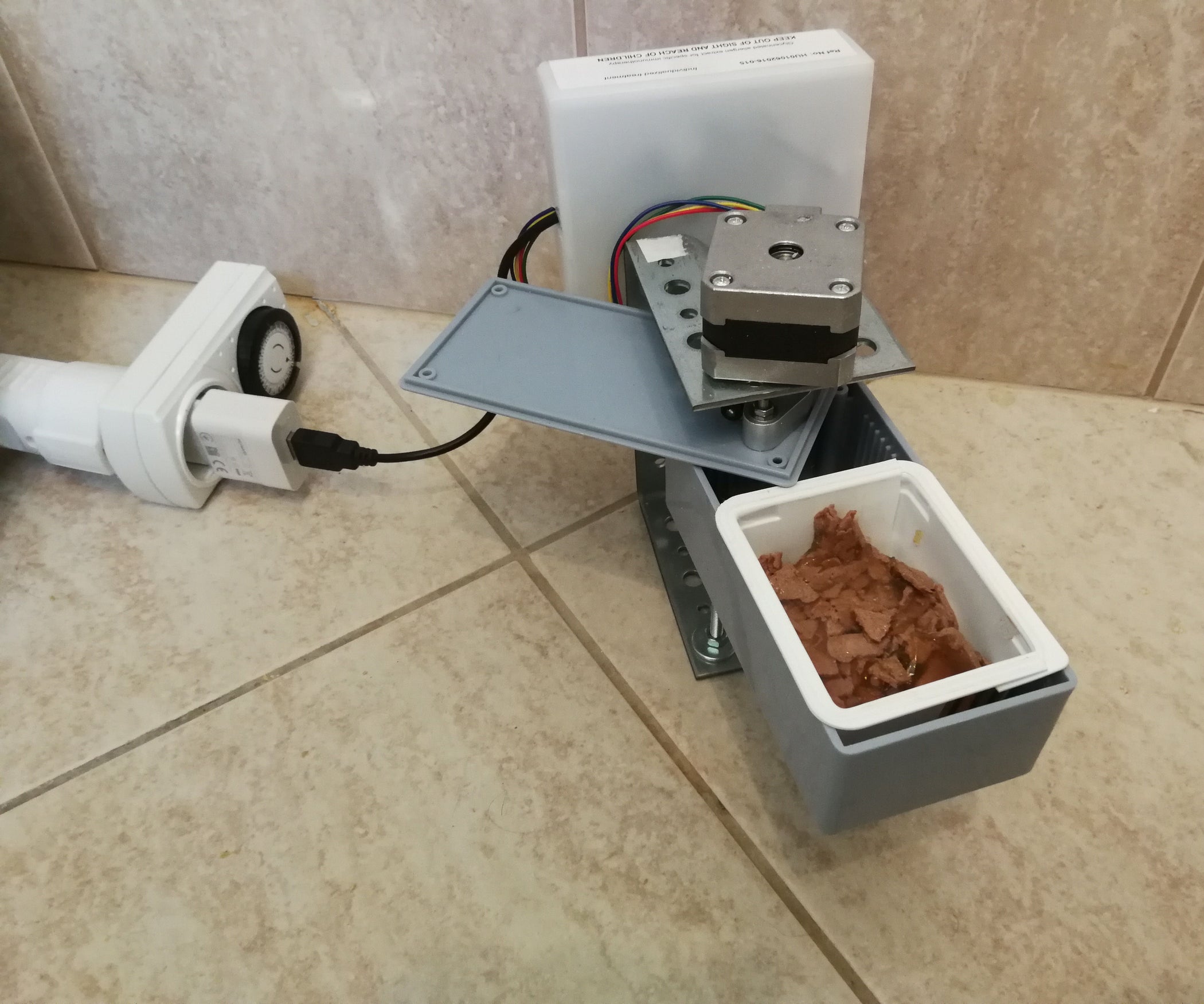 Simple Automatic Cat Feeder : 4 Steps - Instructables