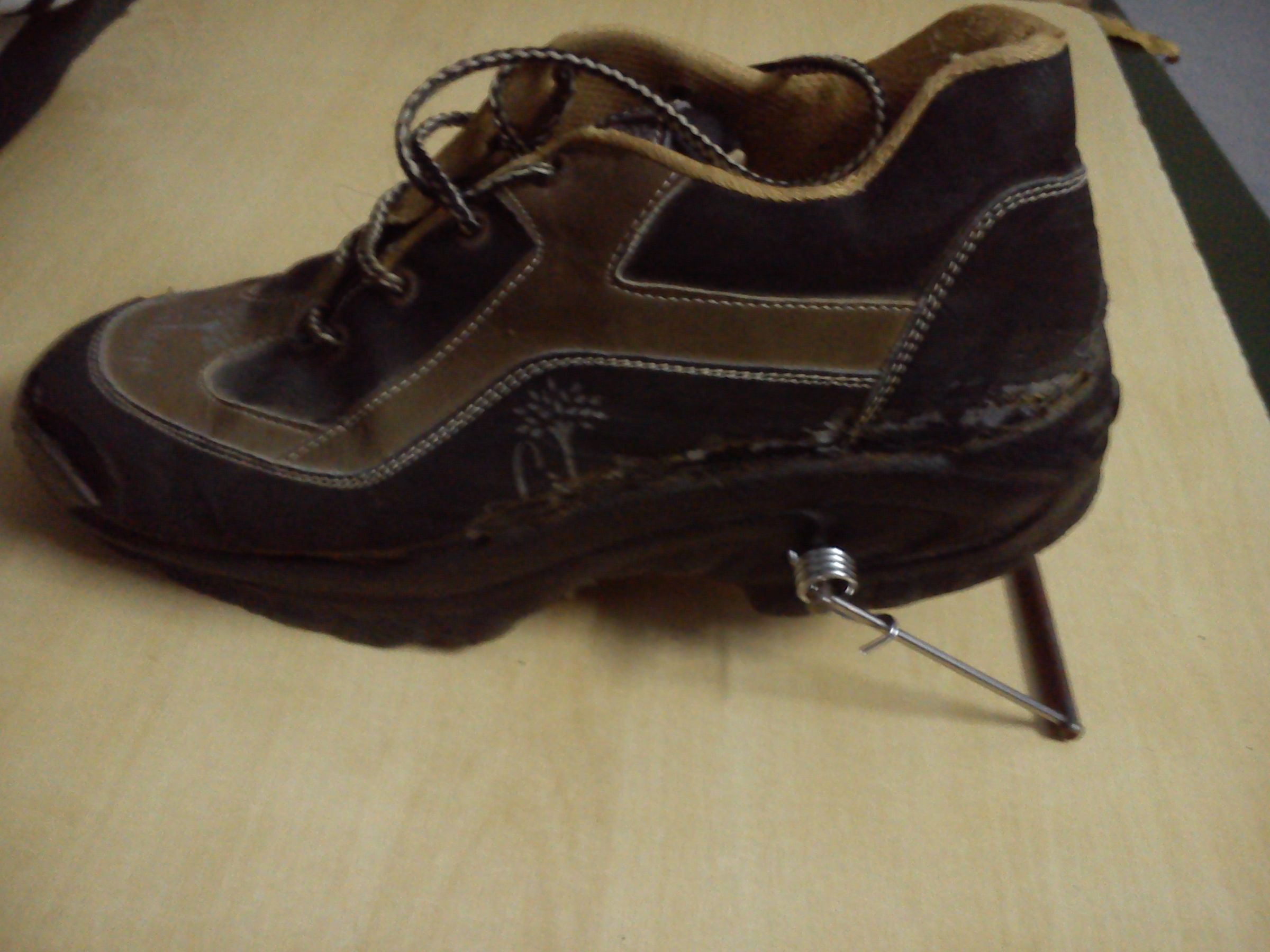 Power Generating Shoe for Charging Mobile Phones and Torch Lights : 6 ...