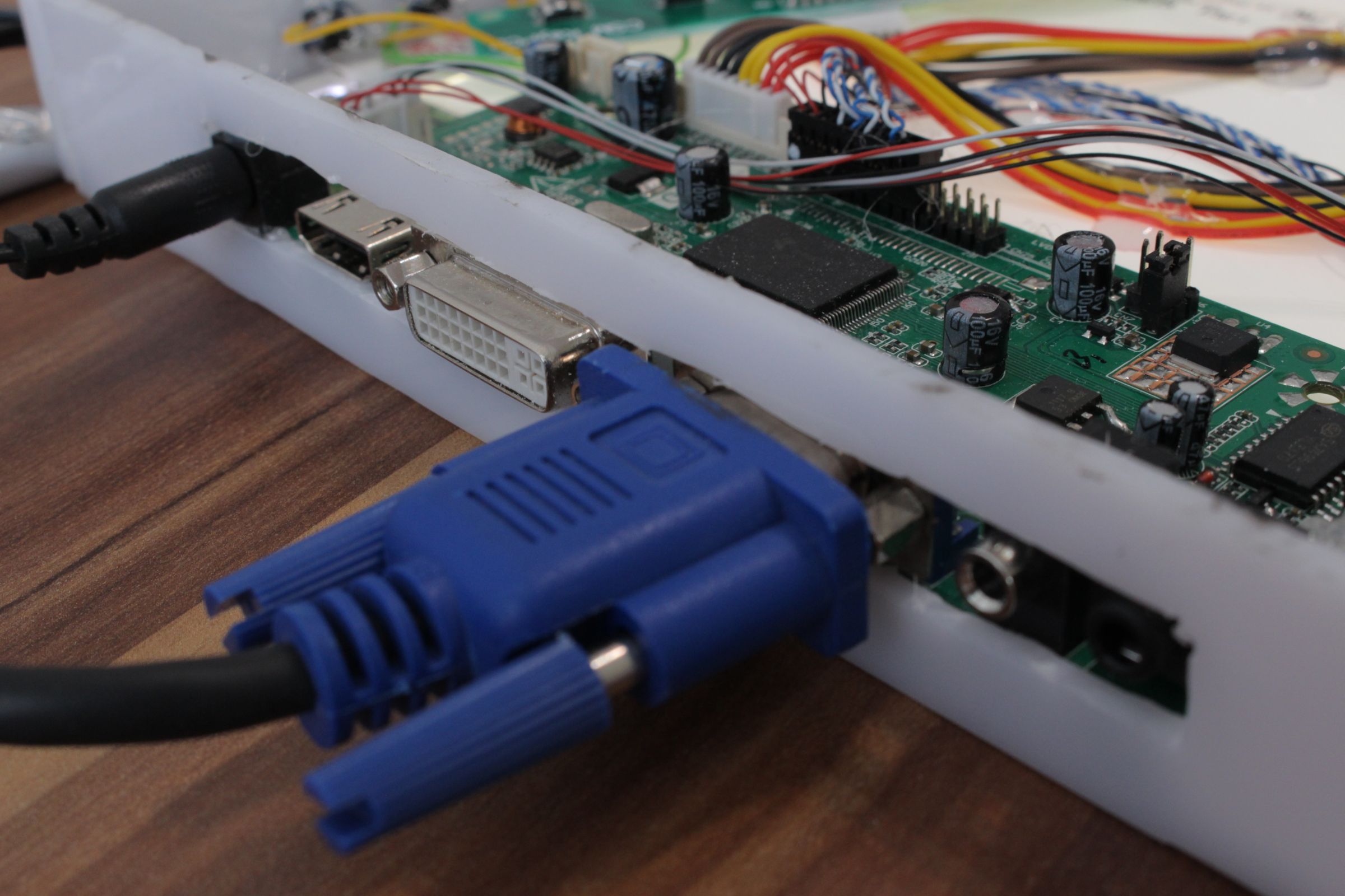 How to Reuse the Old LCD Screen of Your Broken Laptop : 4 Steps ...