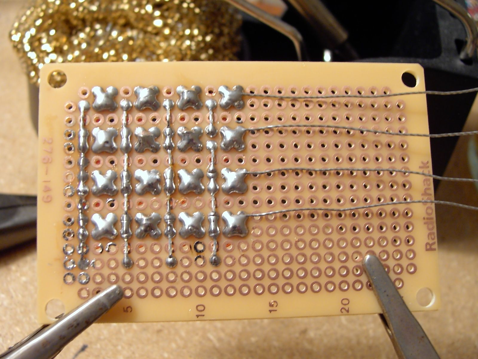 Single Chip, 2 Wire 4x4 LED Matrix - Instructables