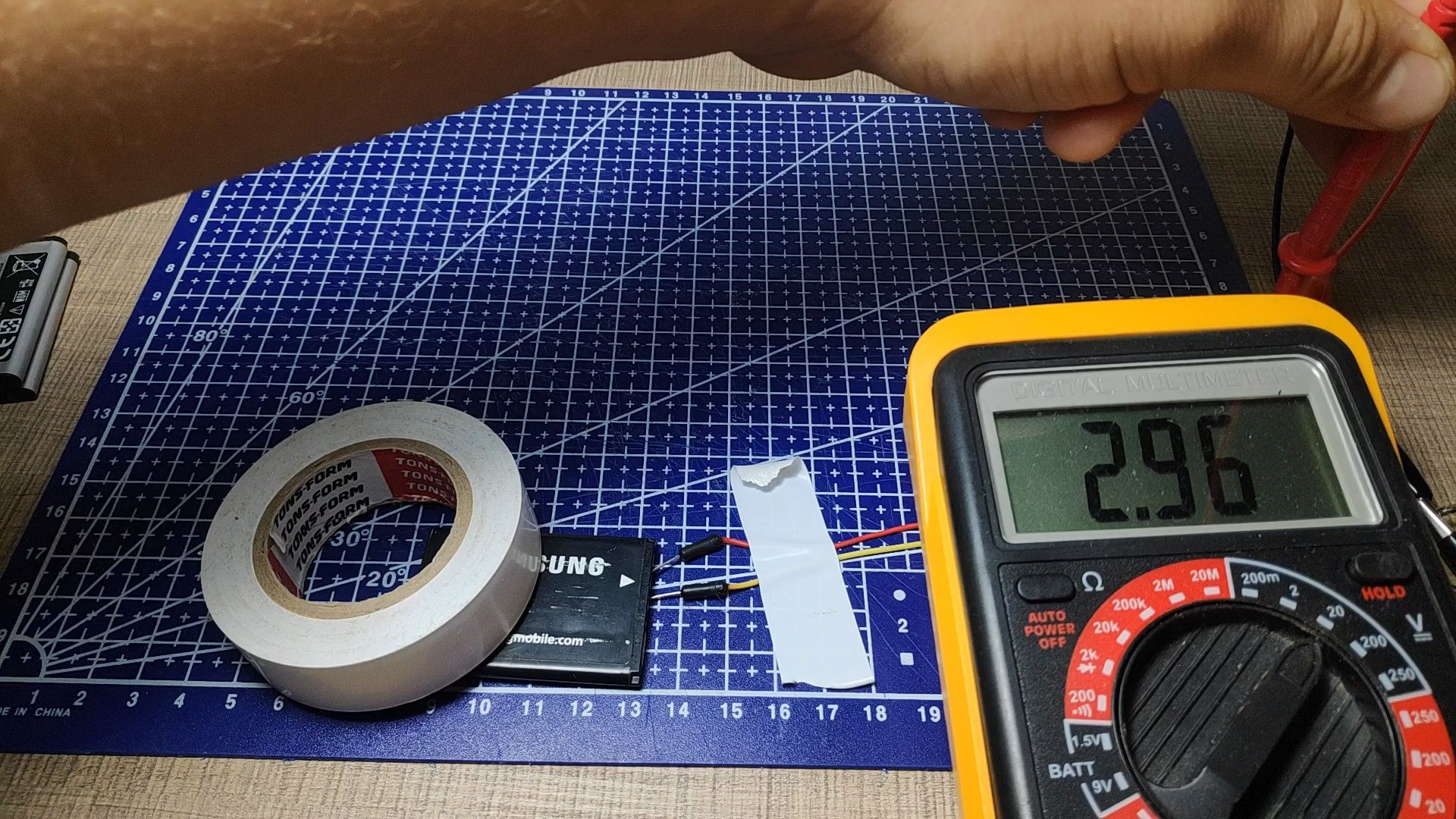 DIY Mobile Phone Battery Power Bank : 5 Steps - Instructables
