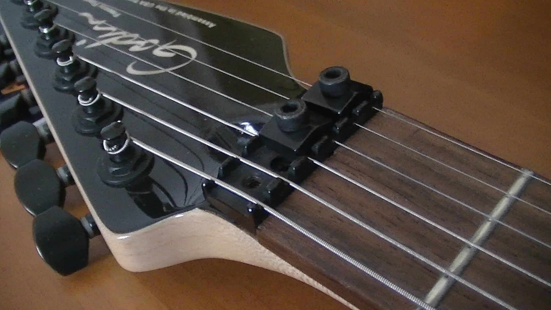 Change Floyd Rose Guitar's String : 10 Steps - Instructables