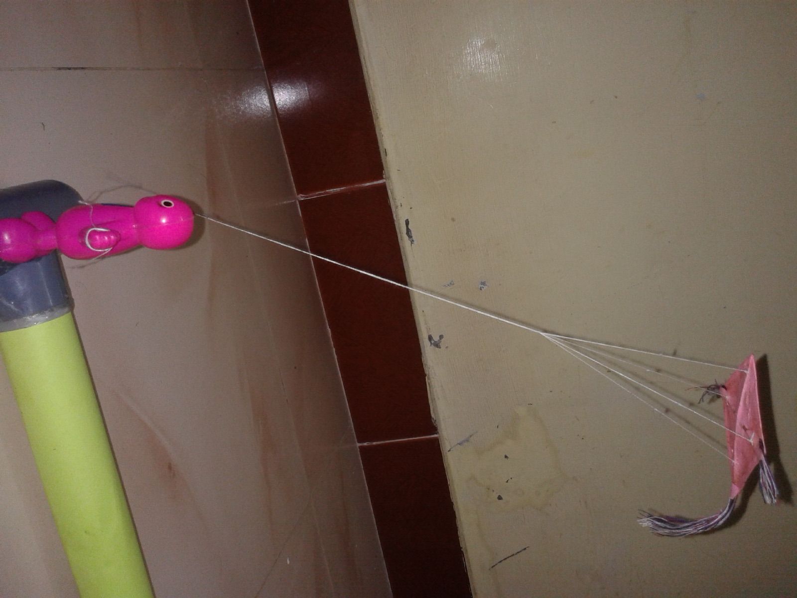 Table Top Flying Kite : 11 Steps (with Pictures) - Instructables