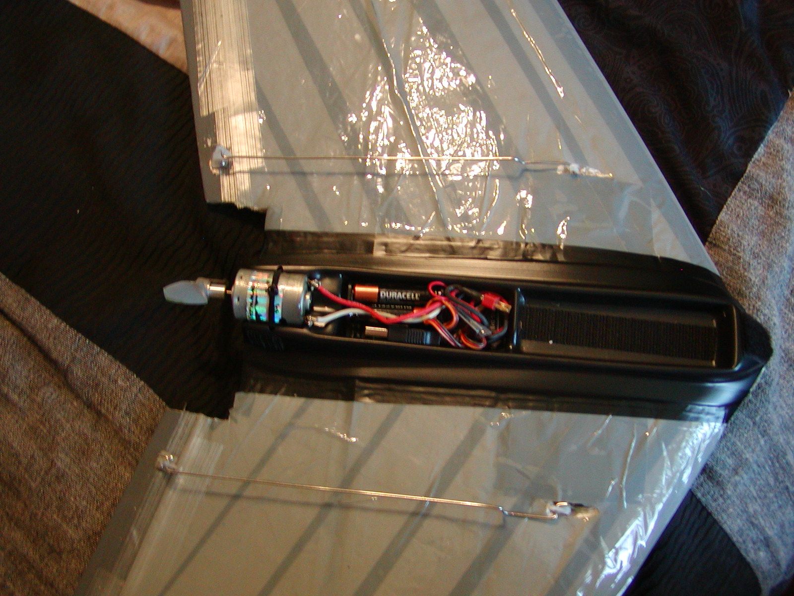 Installing a CVS/ RiteAid Camcorder in a Zagi 400 : 4 Steps (with ...