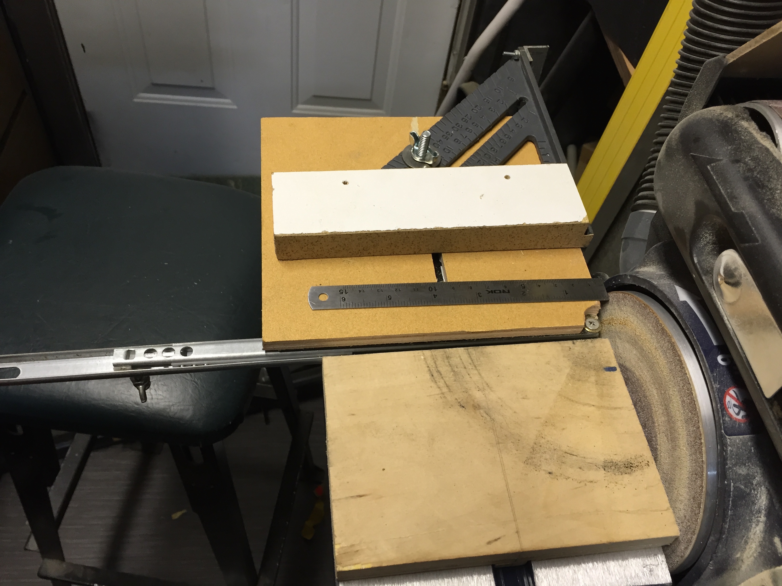 Corner Rounding Jig for a Disk Sander : 7 Steps - Instructables