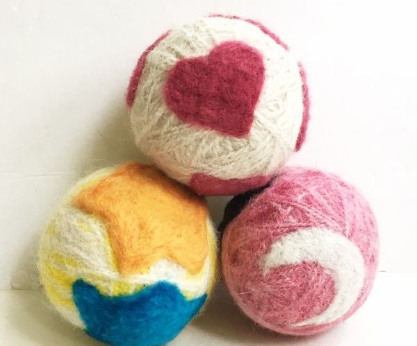 DIY Wool Dryer Balls With Needle Felted Designs : 5 Steps - Instructables