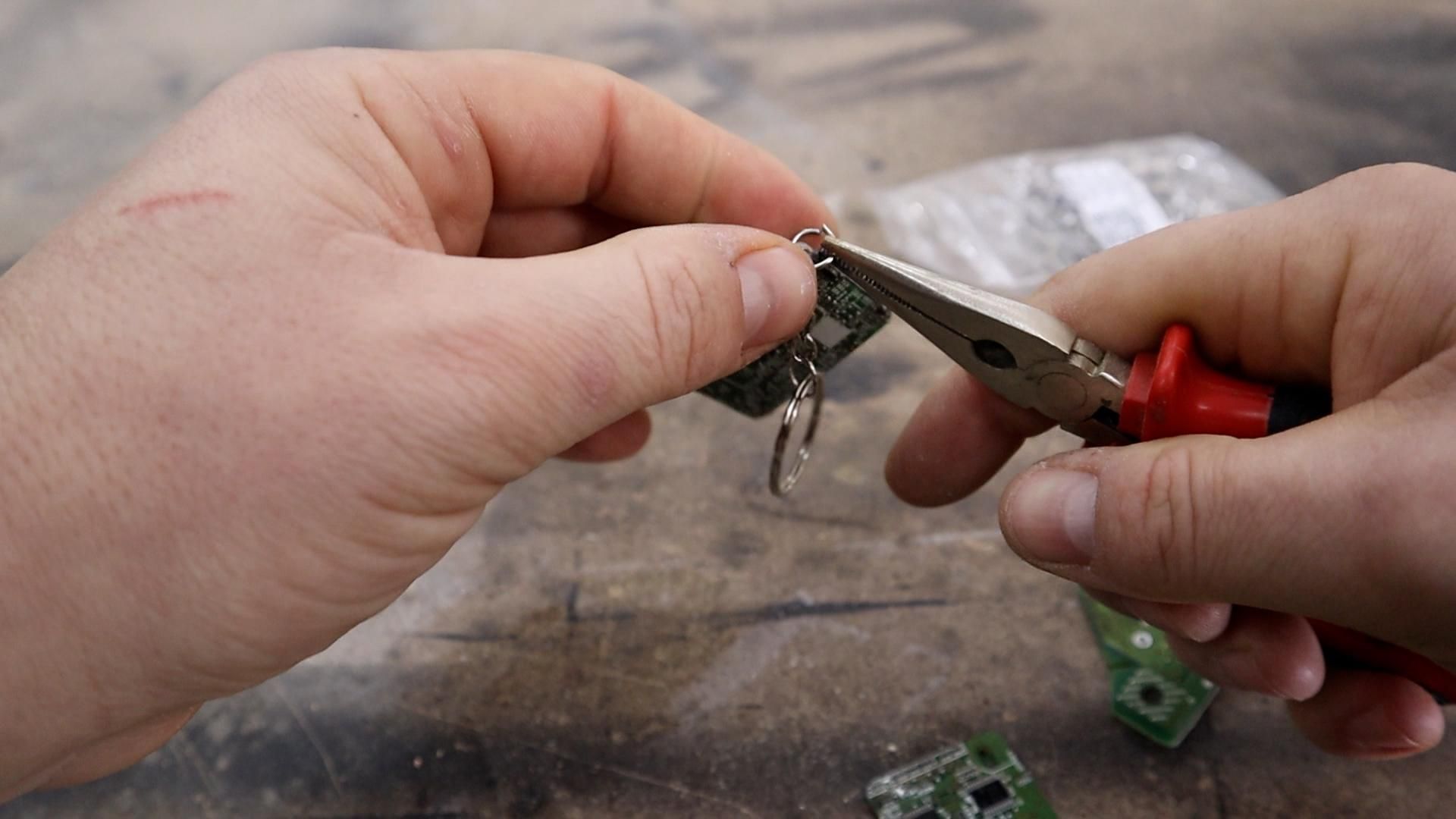 How to Make Beautiful PCB Keyrings From Recycled Printed Circuit Boards ...