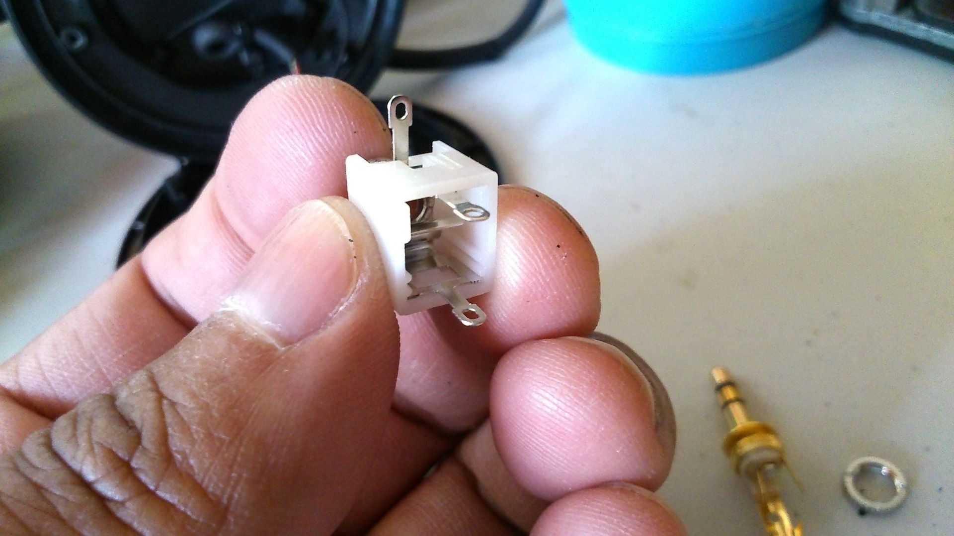 Headphone Removable Cable - Sony MDR-V500 : 9 Steps - Instructables