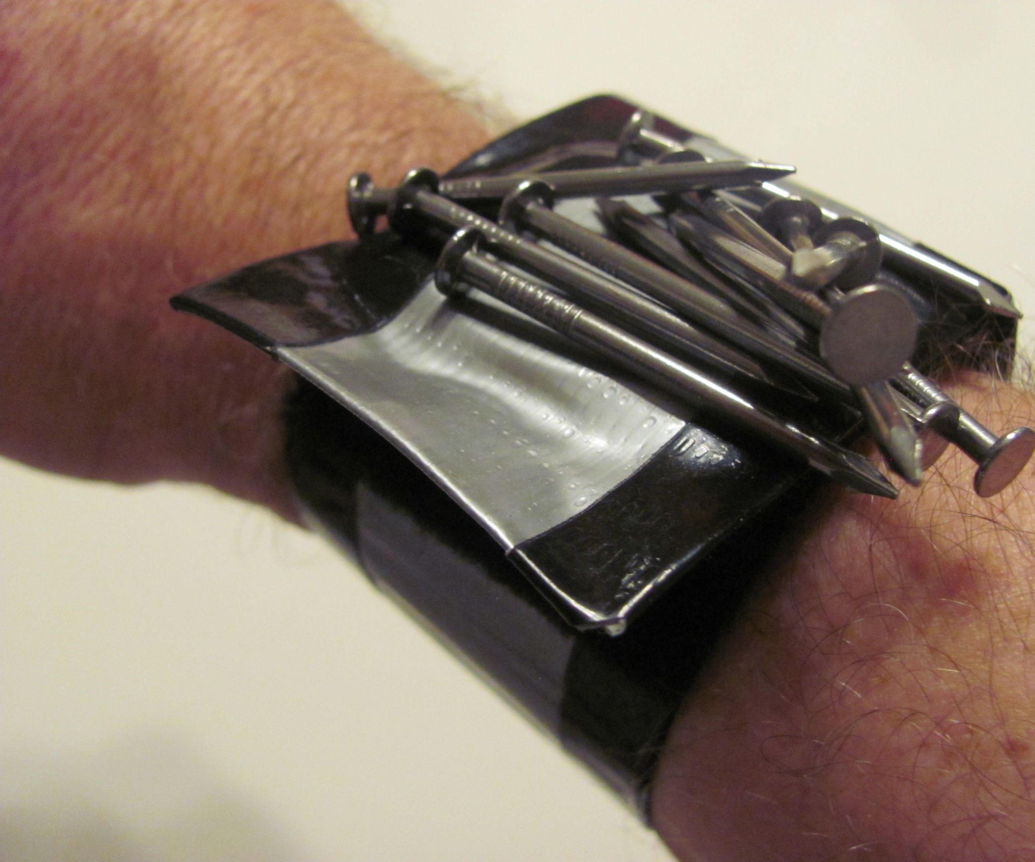 3rd Hand Magnetic Wristband : 6 Steps (with Pictures) - Instructables