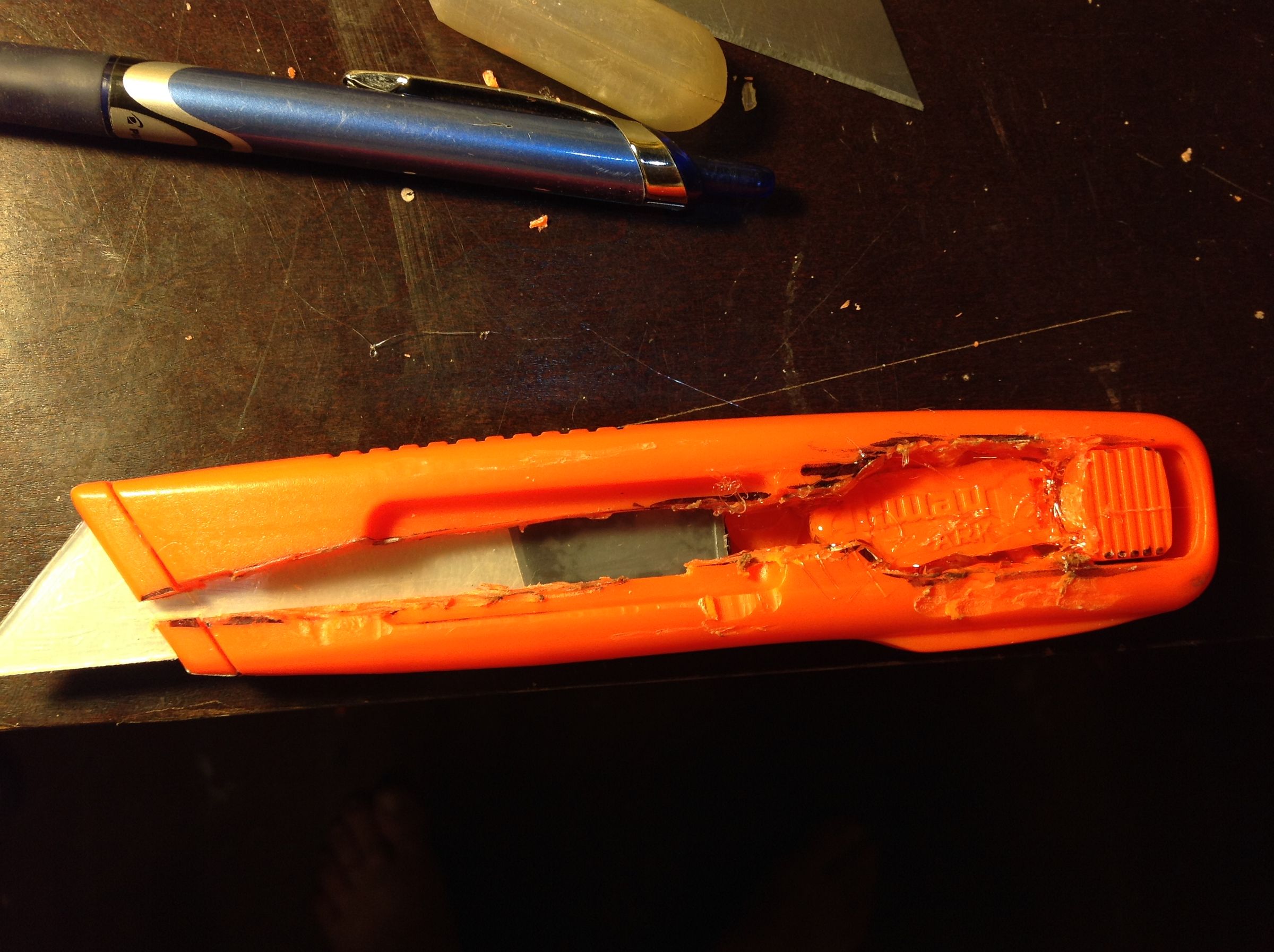 Blood Squirting Box Cutter Prop : 11 Steps (with Pictures) - Instructables