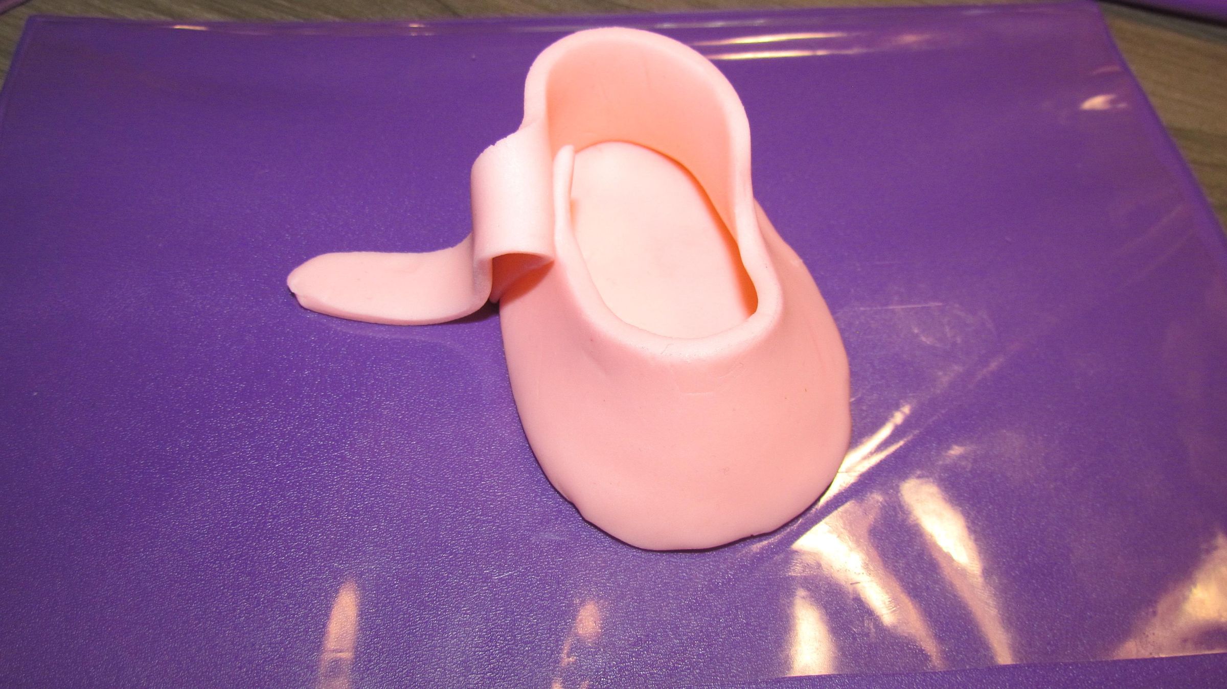 Super Cute Shoe, Fondant Cake!!! : 7 Steps - Instructables