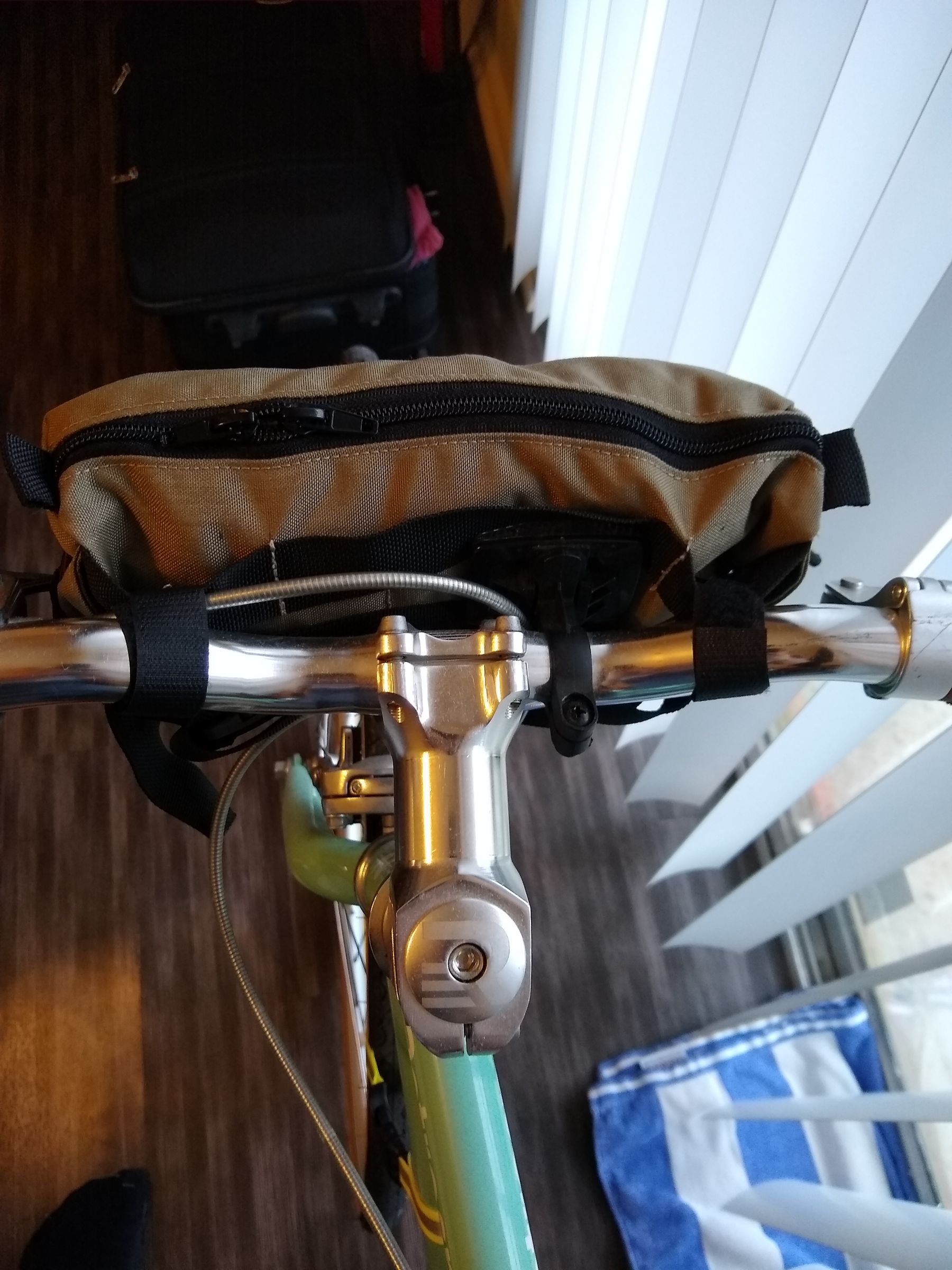 Handlebar Bag and Hip Pouch : 9 Steps (with Pictures) - Instructables